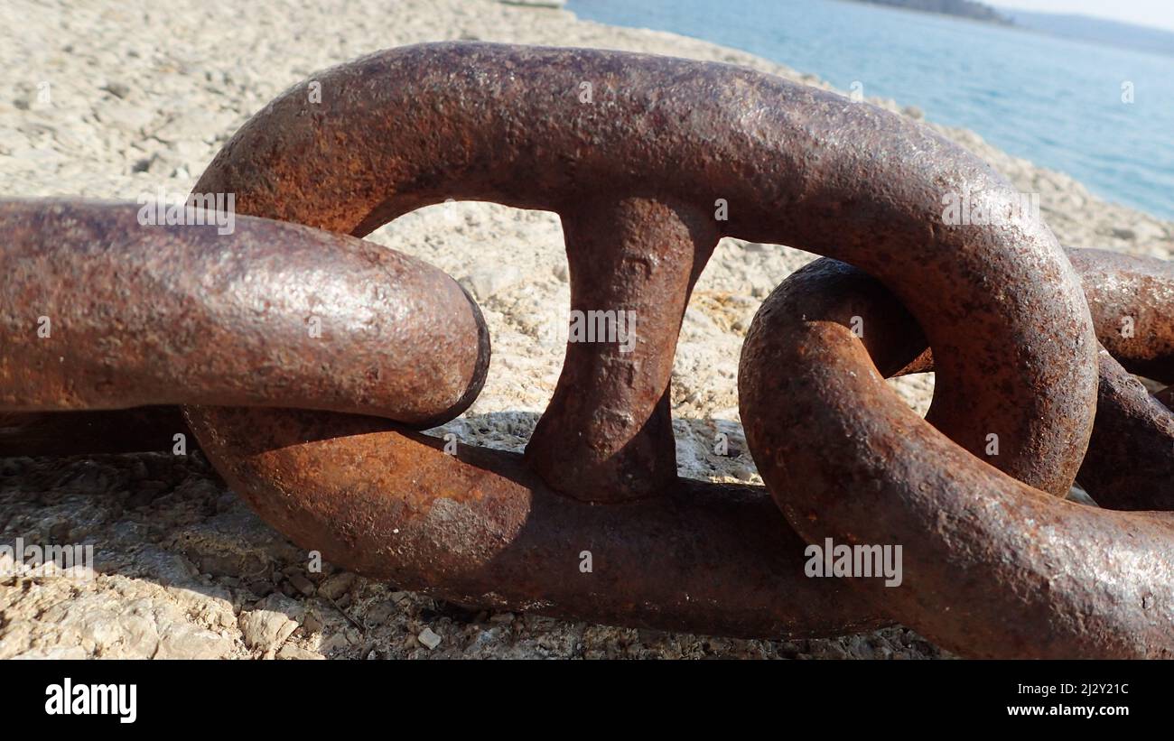 Anchor with chain hi-res stock photography and images - Alamy
