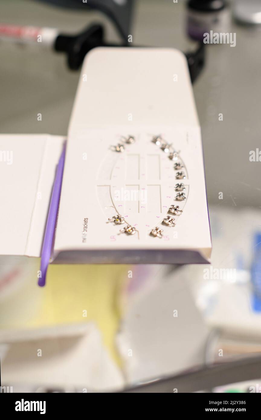A set of braces for mounting on teeth, braces for upper and lower teeth ...