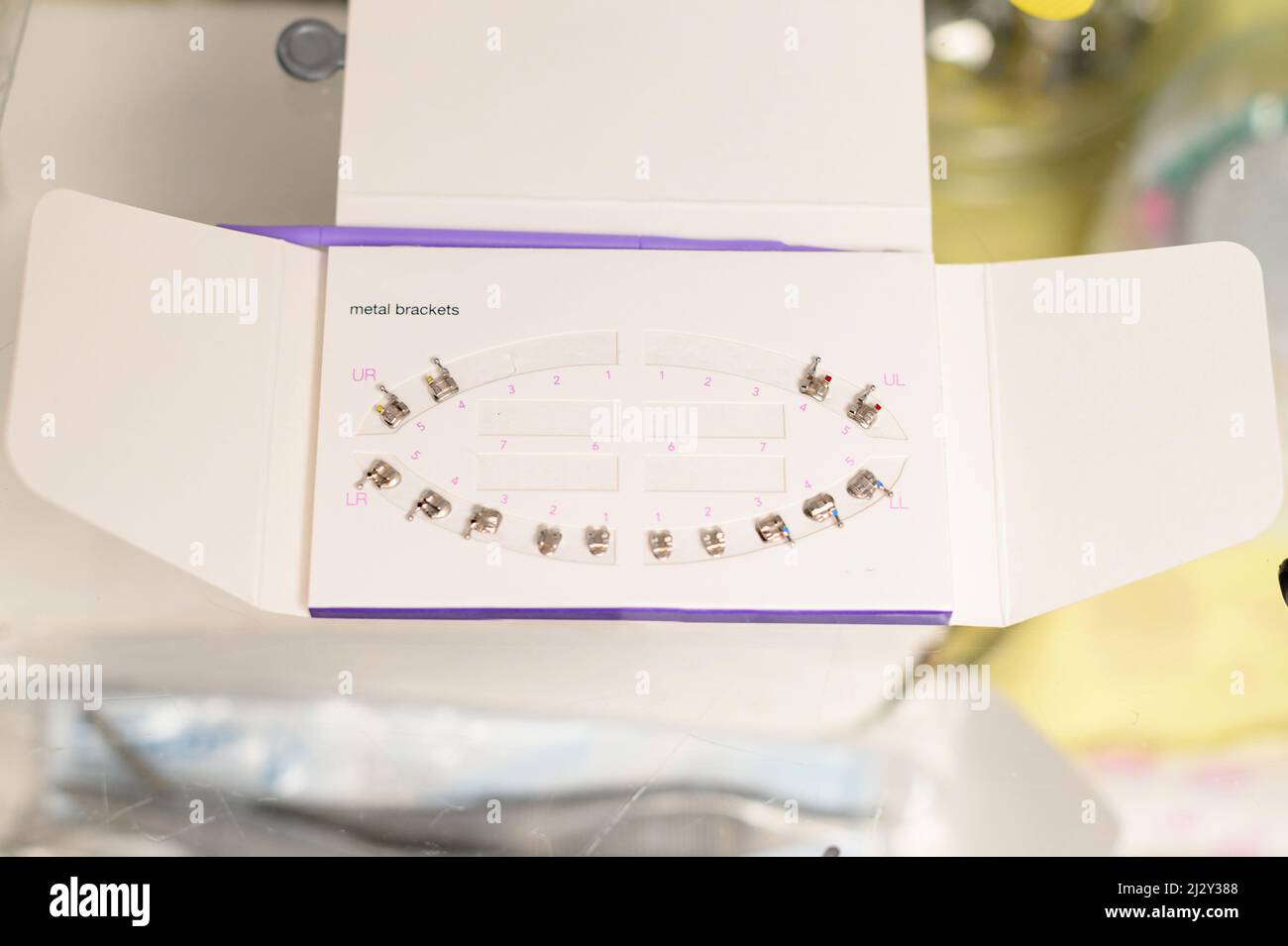 A set of braces for mounting on teeth, braces for upper and lower teeth ...