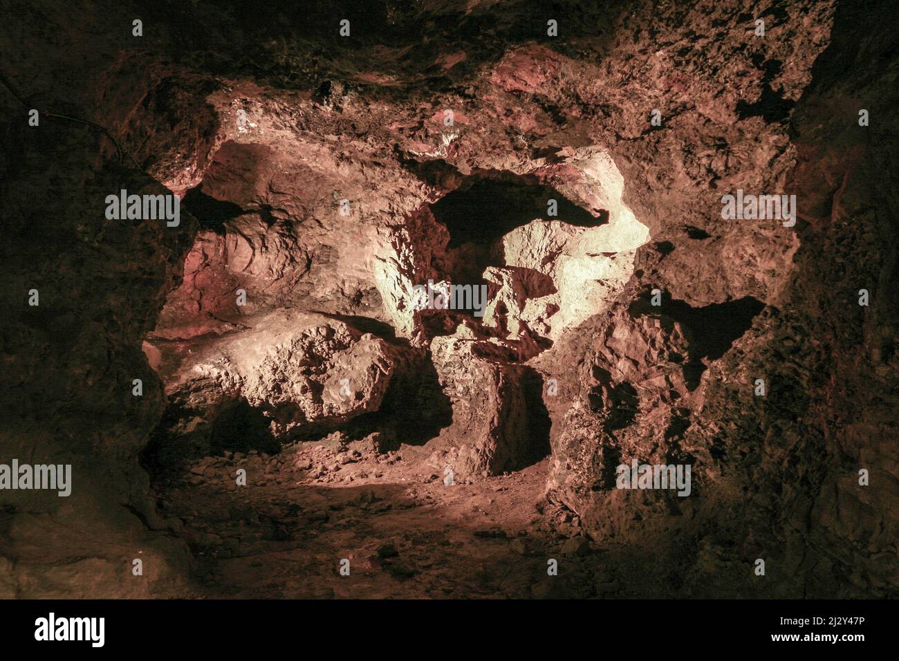 Dank cave hi-res stock photography and images - Alamy