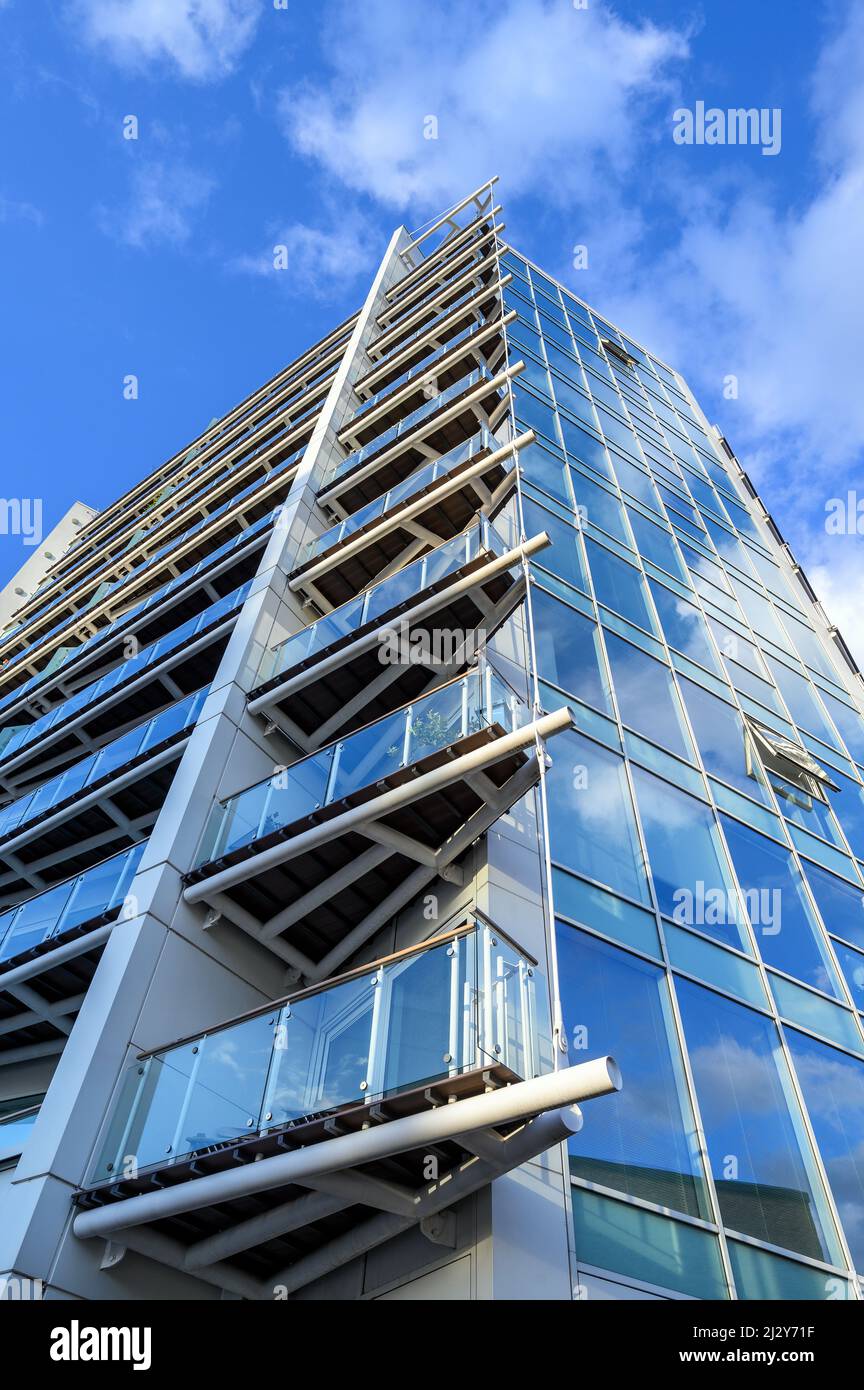 Limehouse, London, UK: Modern apartment building in Limehouse Basin ...