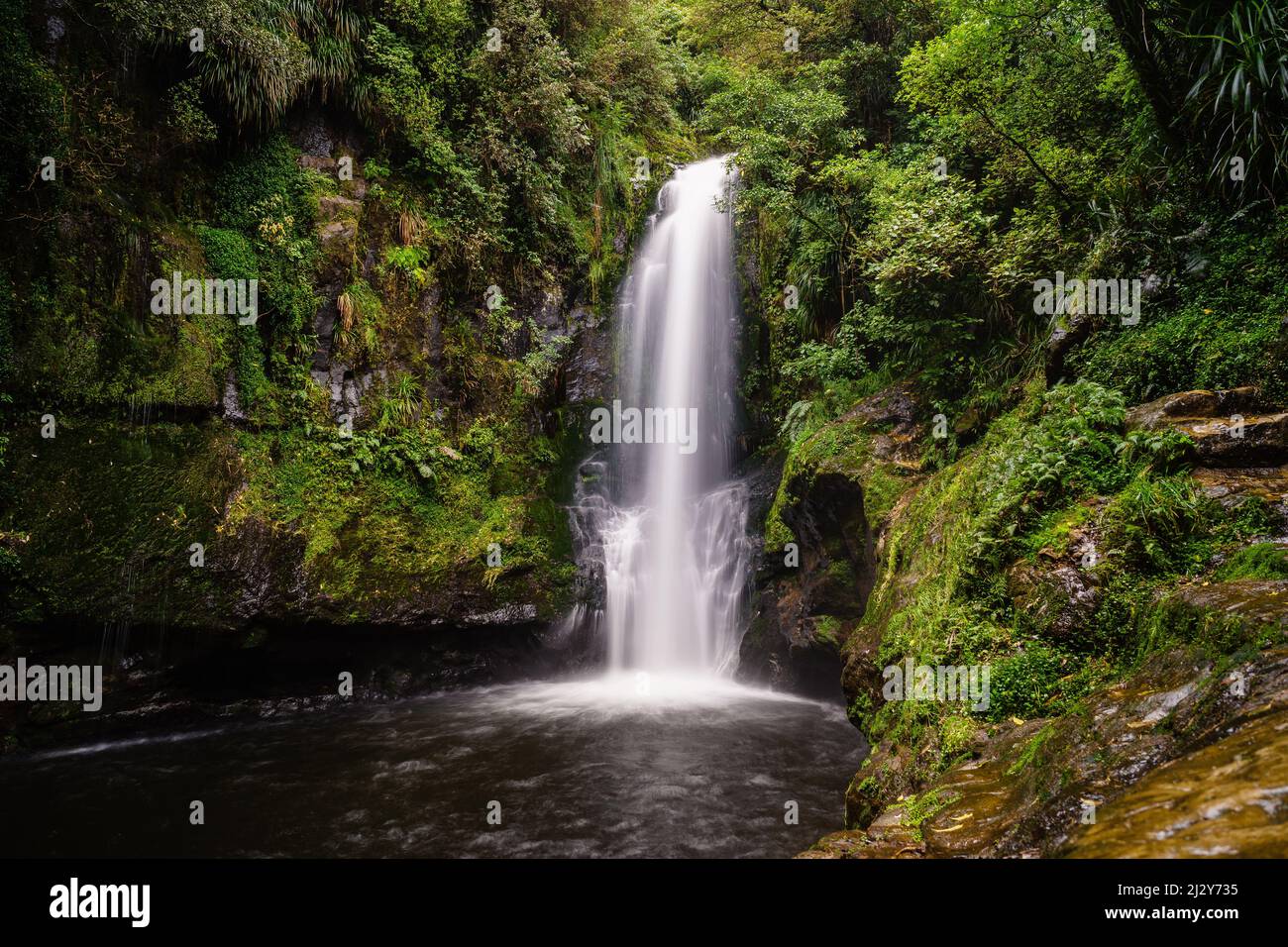 Kaiate falls hi-res stock photography and images - Alamy