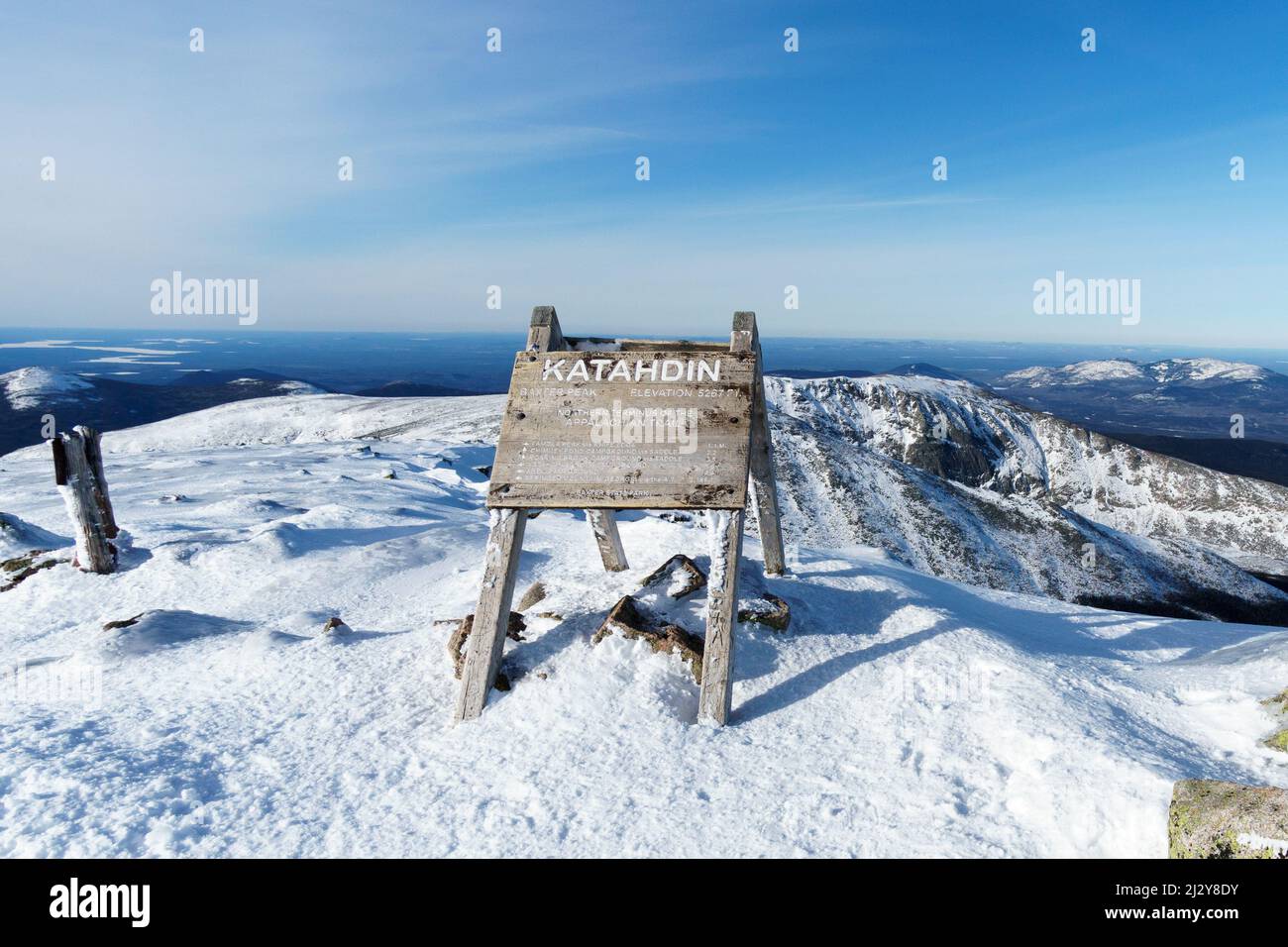 Katahdin summit sign winter hi-res stock photography and images - Alamy