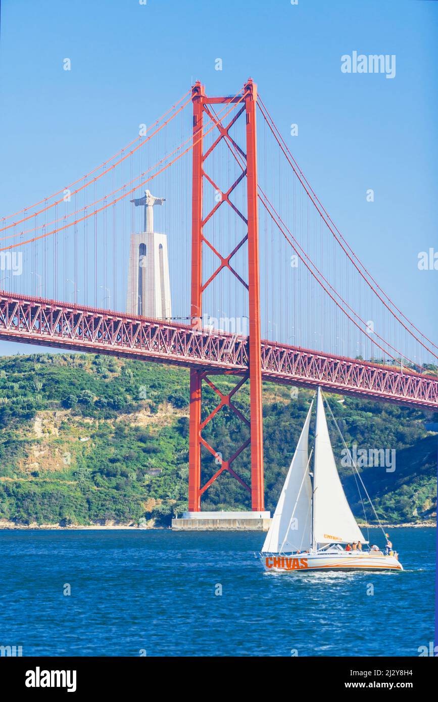 25th april bridge lisbon hi-res stock photography and images - Alamy
