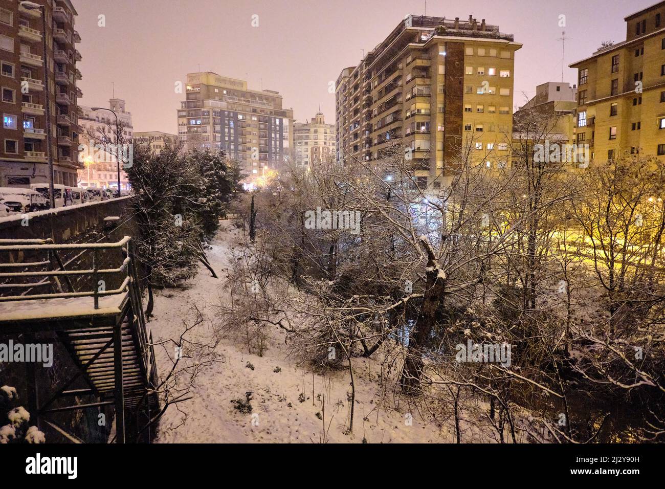 Snowy city on a cold winter night Stock Photo - Alamy