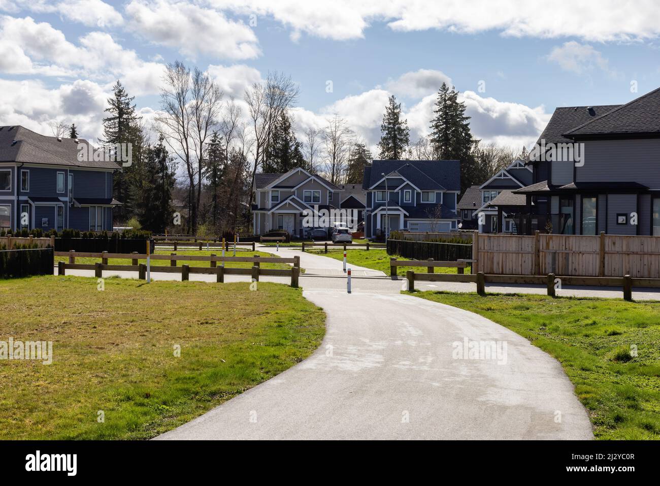 Scenic Path in a Residential Residential neighborhood in Modern City ...