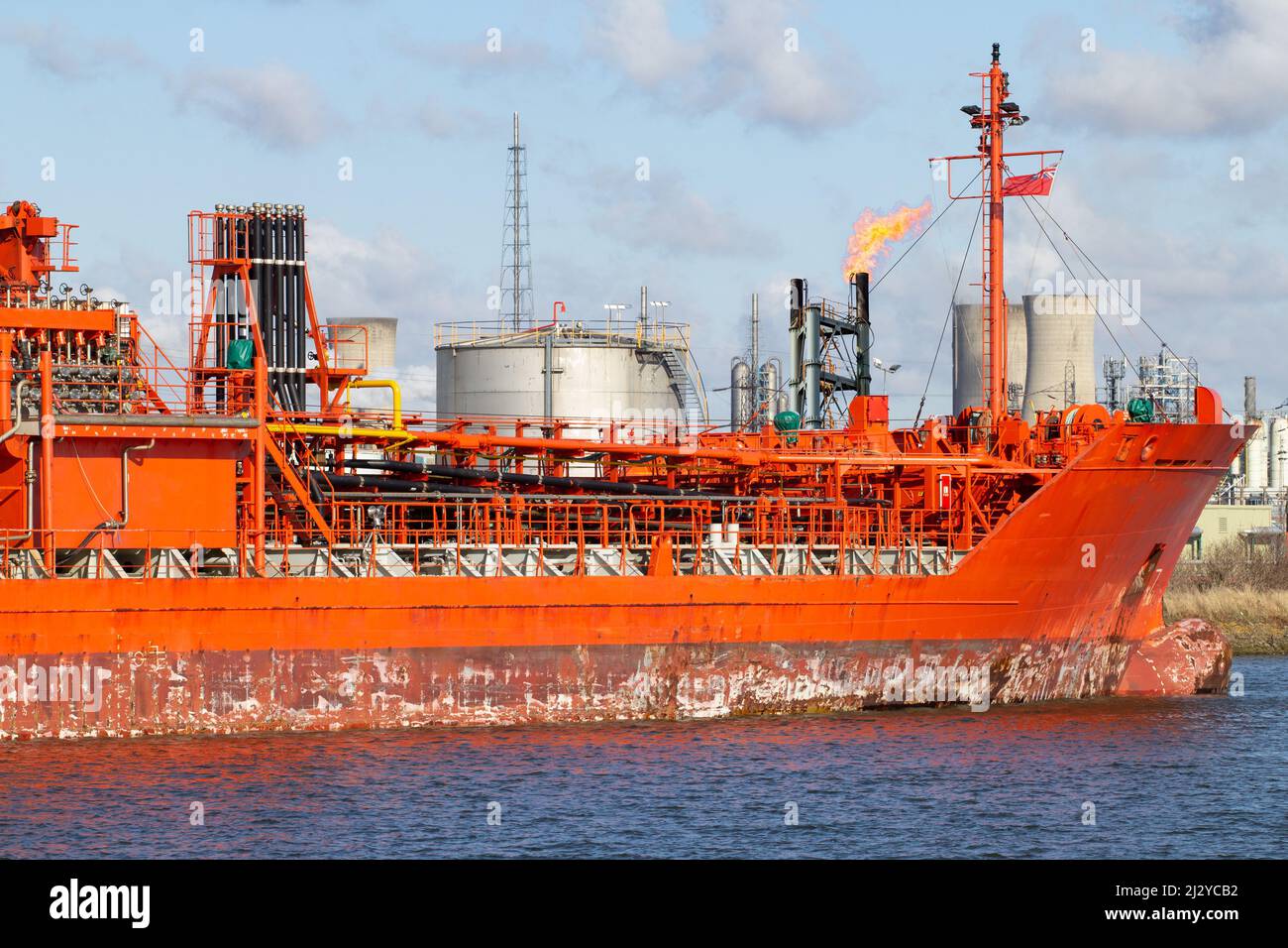 Ship, tanker at gas/oil refinery. Concept image: rising gas, energy ...