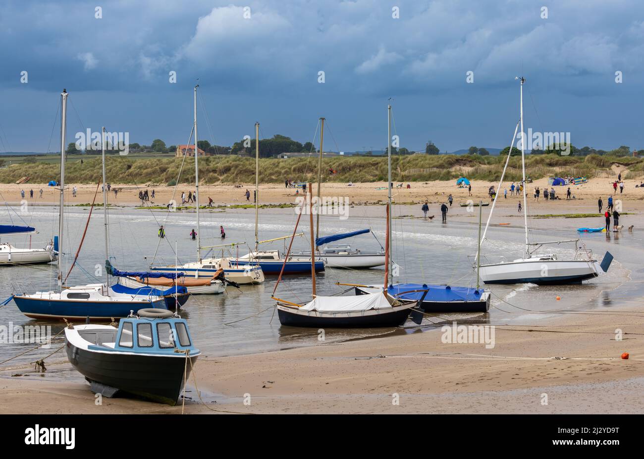Beadnell bay northumberland hi-res stock photography and images - Alamy