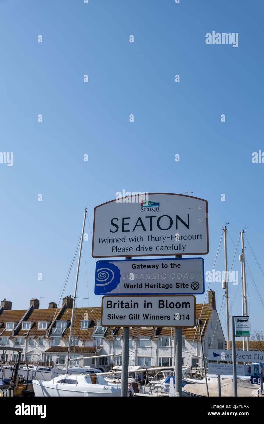 Welcoming signage hi-res stock photography and images - Alamy