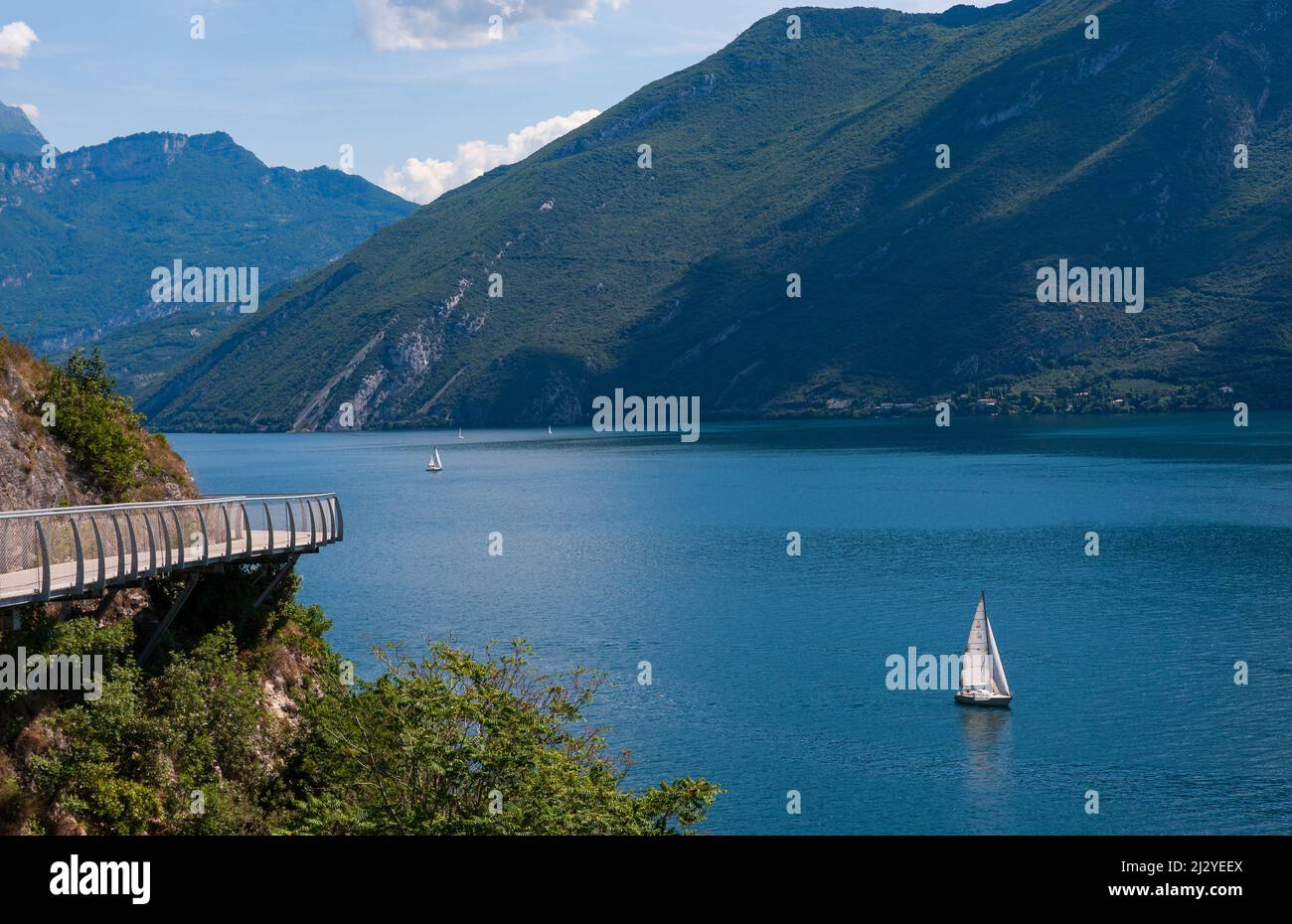 Suspended pathway hi-res stock photography and images - Alamy