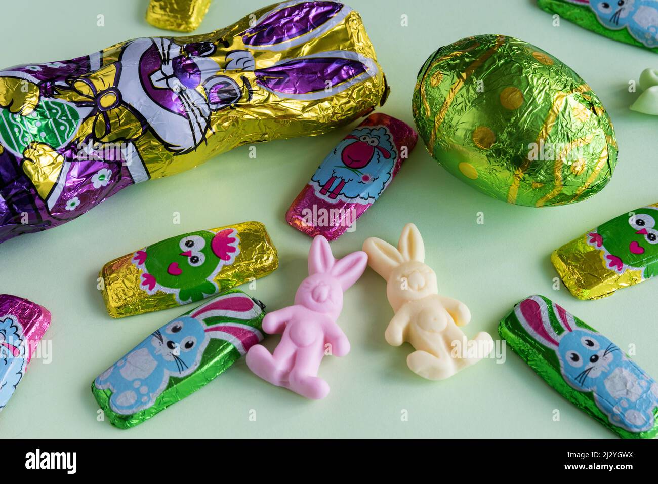 Plastic easter egg jelly beans hi-res stock photography and images - Alamy