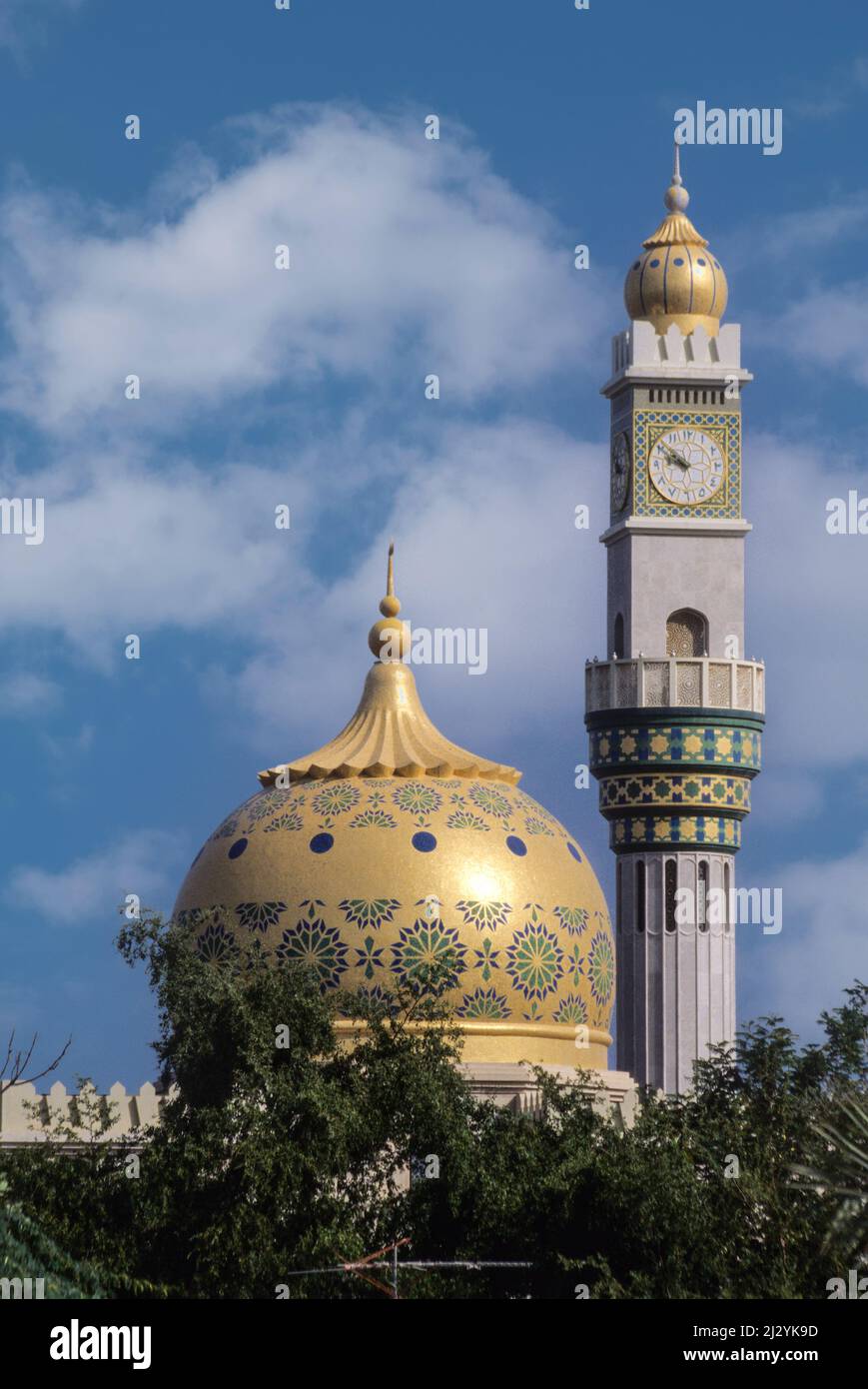 Qurum, Oman. Dome and Minaret of the Zawawi Mosque Stock Photo - Alamy