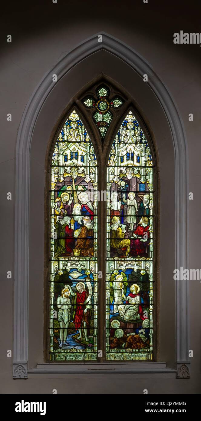 APPLEDORE, DEVON, ENGLAND - APRIL 2 2022: Inside St Marys parish church ...
