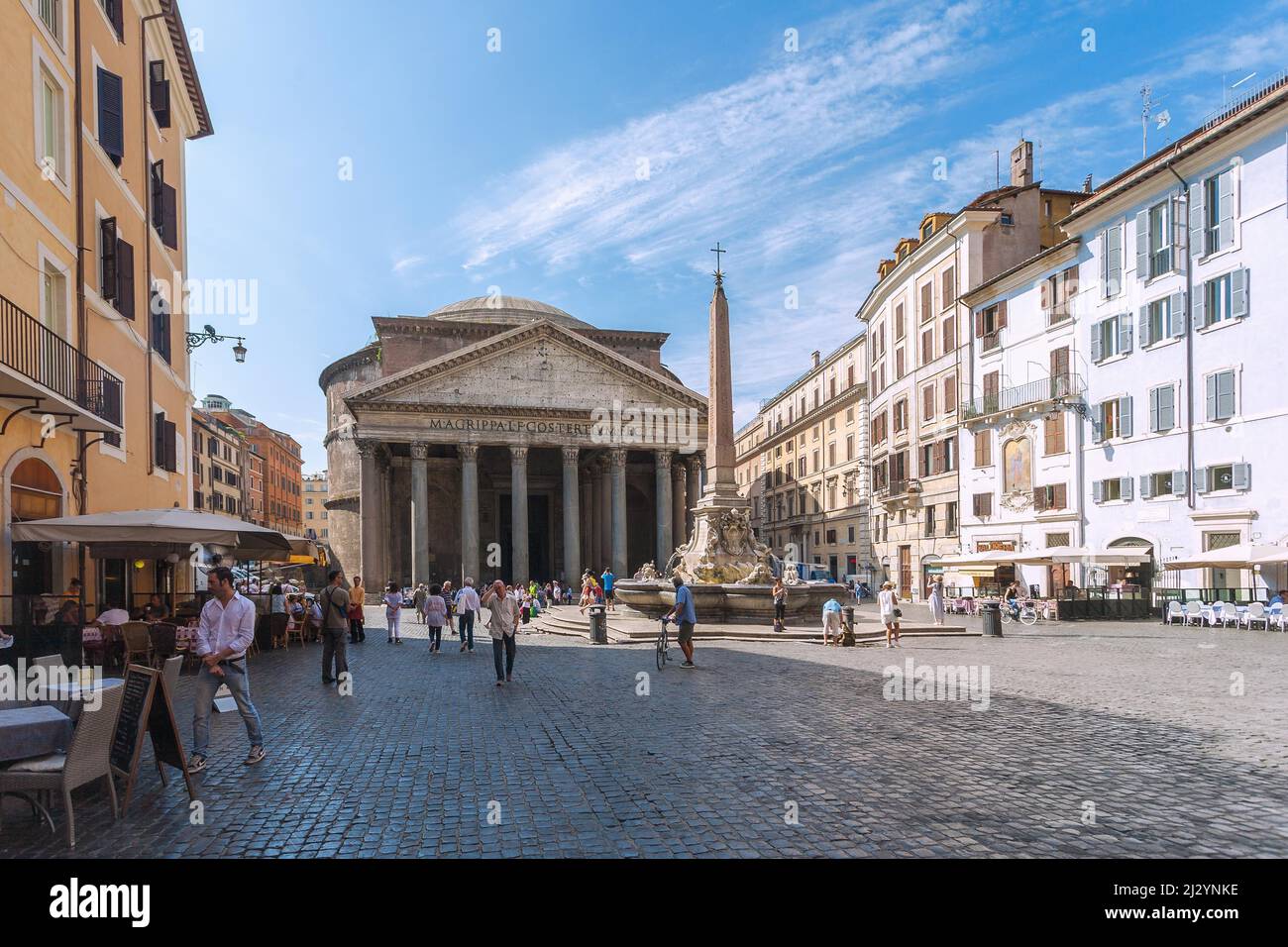 Italy rome pantheon cafes piazza hi-res stock photography and images ...