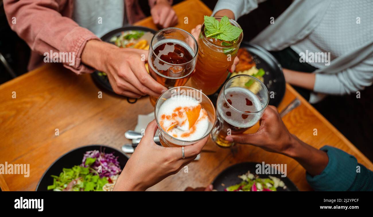 friends out for dinner eating healthy meal Stock Photo - Alamy