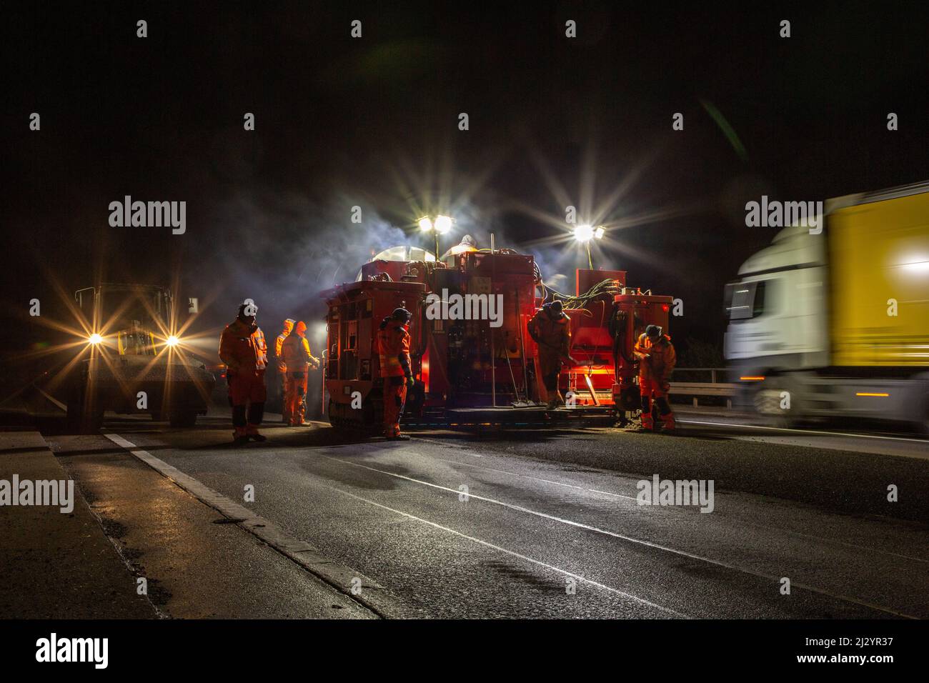 Roadway workers hi-res stock photography and images - Alamy