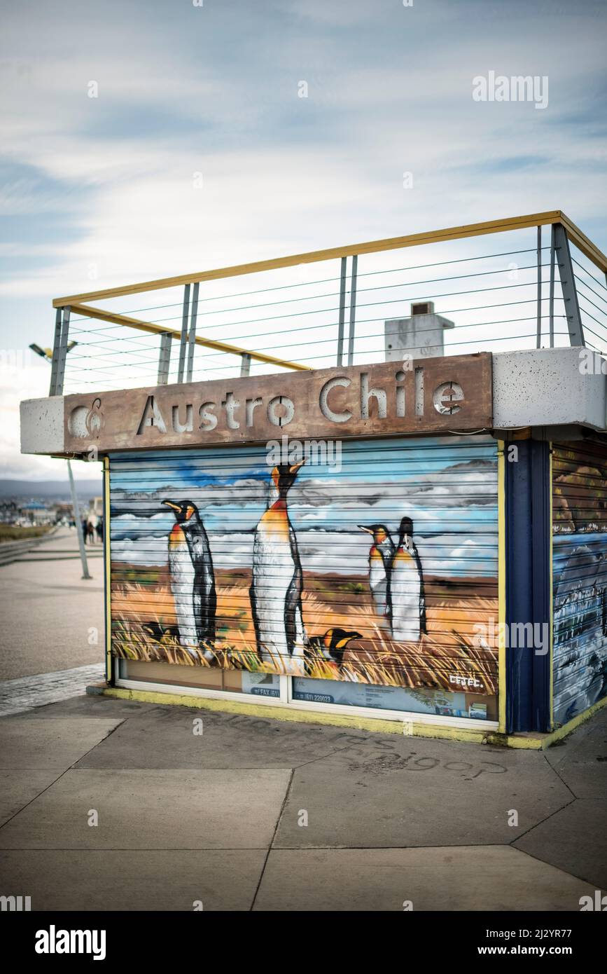 Penguin mural hi-res stock photography and images - Alamy