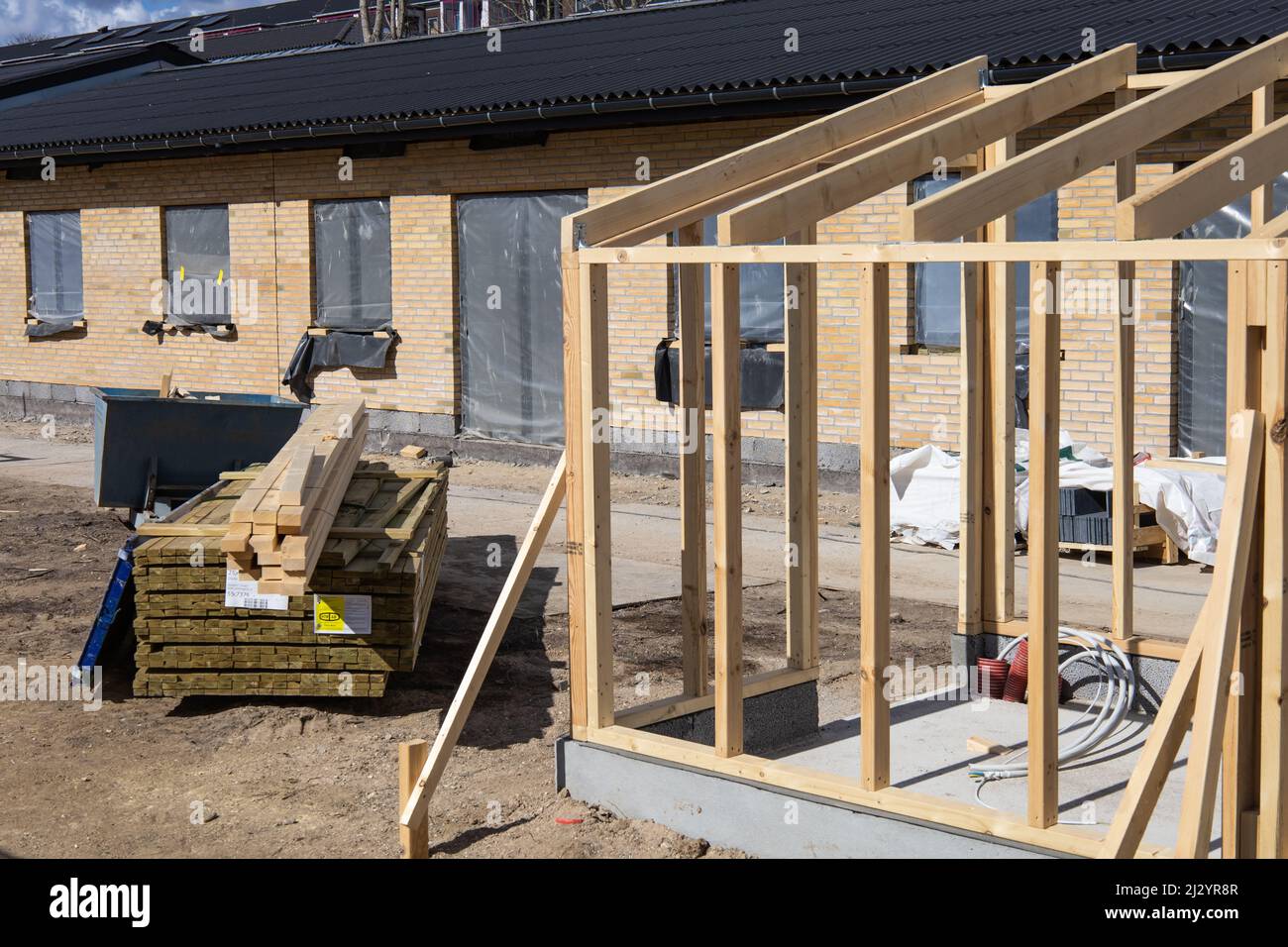 New build commercial architecture hi-res stock photography and images ...