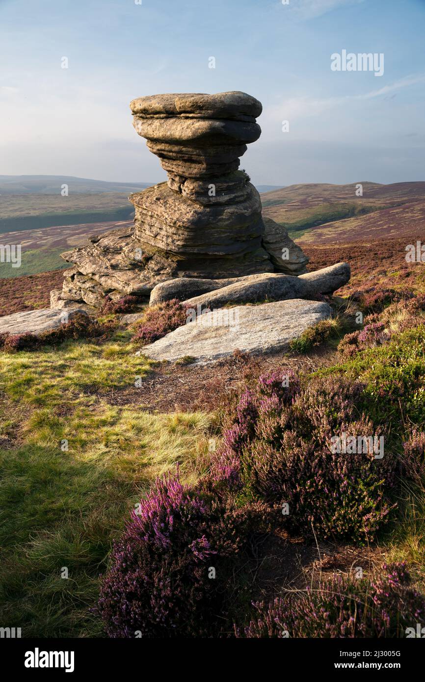Salt Cellar Derwent Edge, Rock formation during sunset, Peak District ...