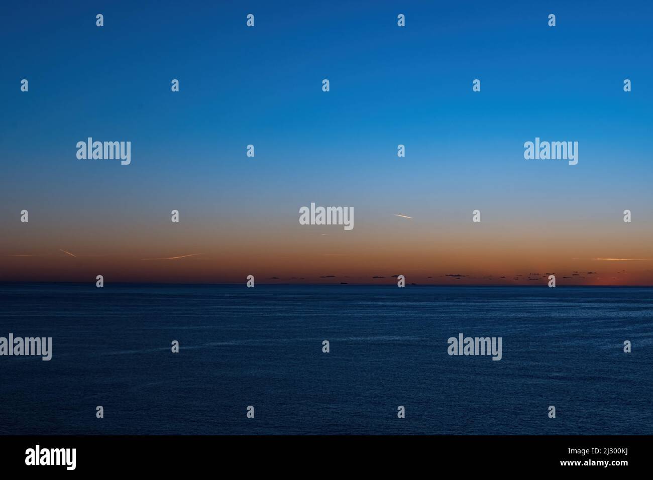 Dawn over the sea hi-res stock photography and images - Alamy