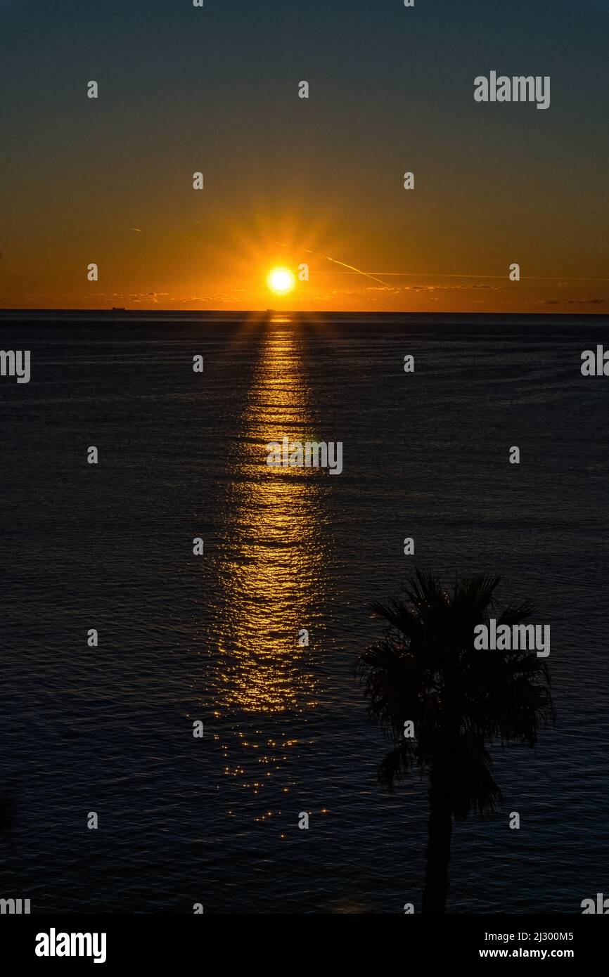 Dawn by the sea hi-res stock photography and images - Alamy