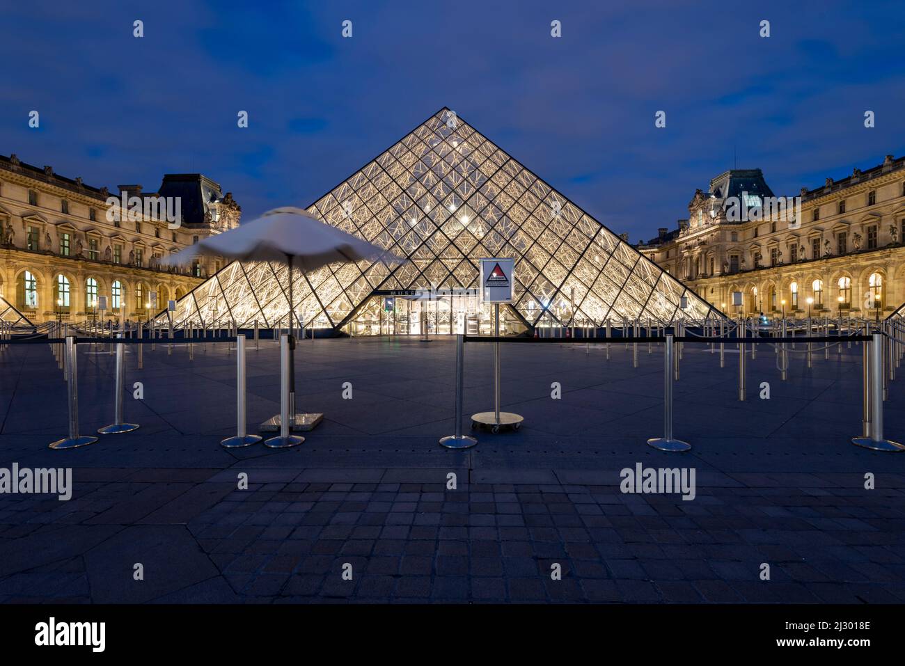 Illuminated pyramid, Louvre, Paris Stock Photo - Alamy