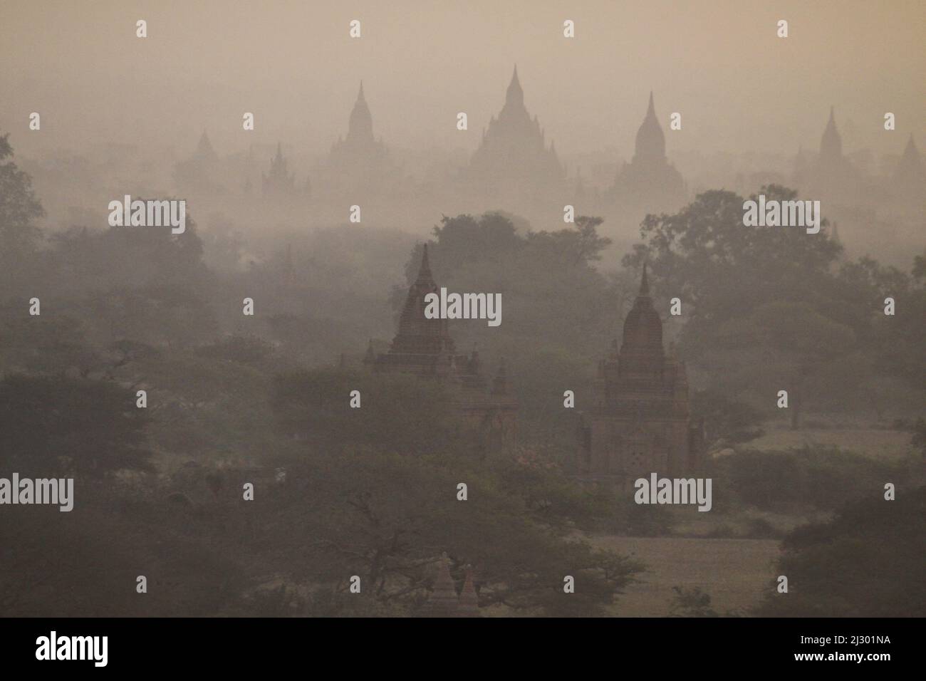 Sunrise view of Bagan temples, Myanmar Stock Photo - Alamy
