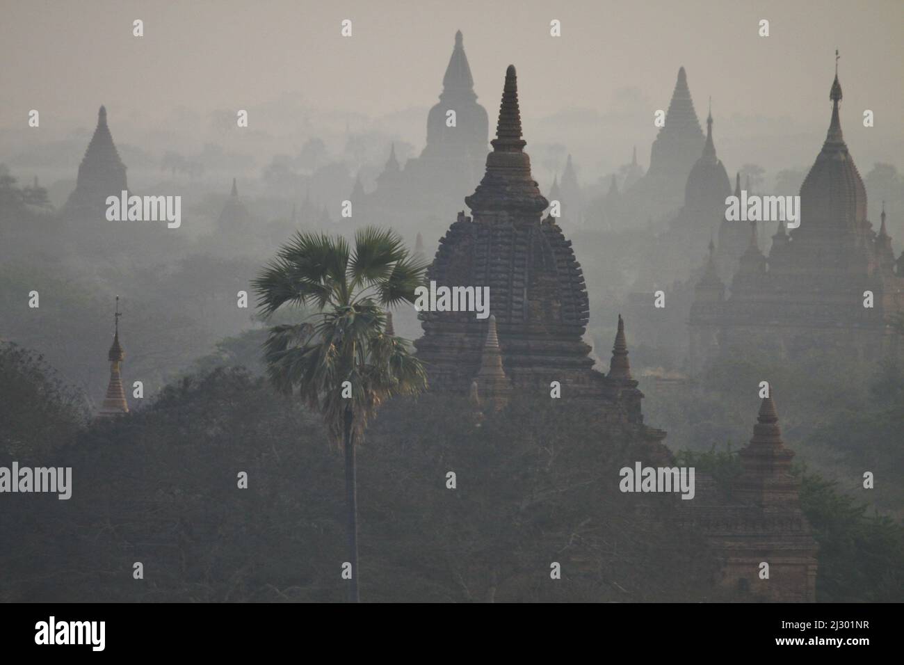 Sunrise view of Bagan temples, Myanmar Stock Photo - Alamy