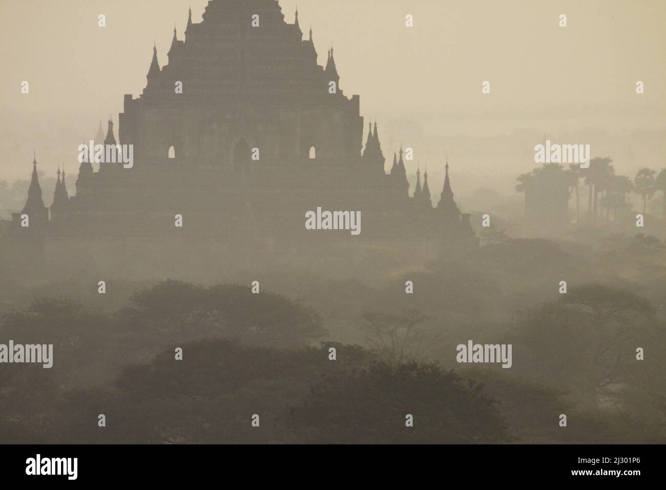 Sunrise view of Bagan temples, Myanmar Stock Photo - Alamy