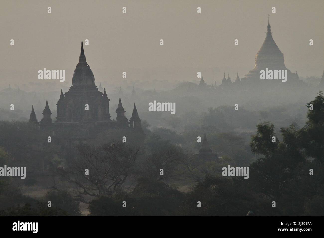 Sunrise view of Bagan temples, Myanmar Stock Photo - Alamy