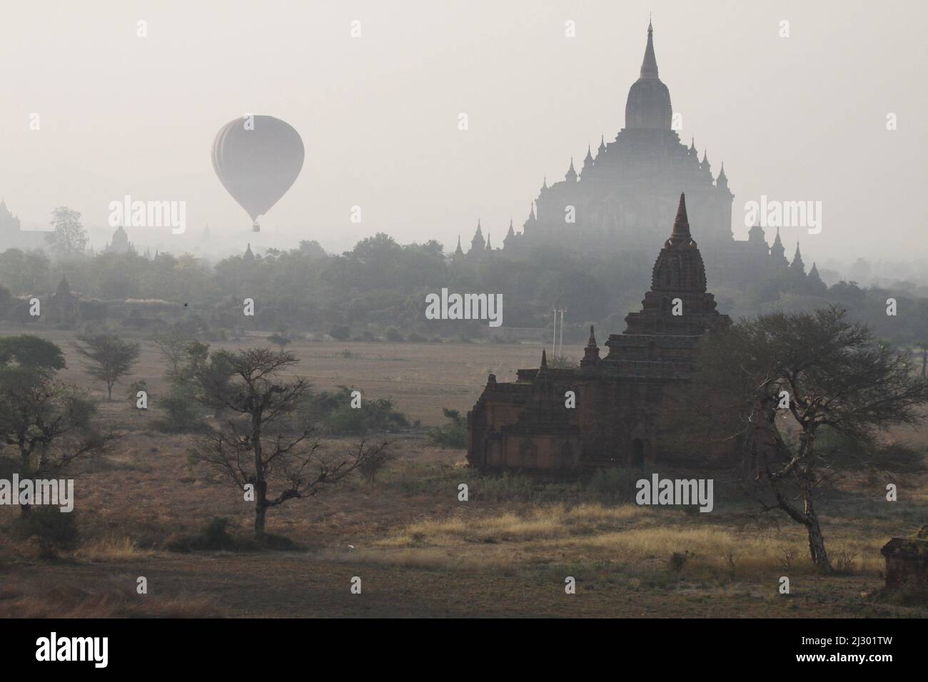 Sunrise view of Bagan temples, Myanmar Stock Photo - Alamy