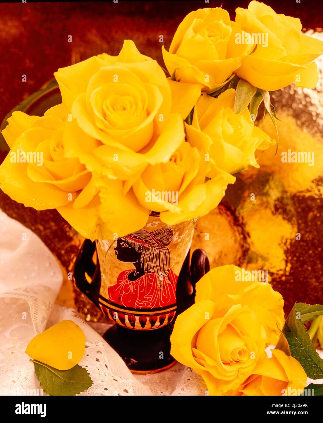 Close-up romantic still-life with flowers Stock Photo - Alamy