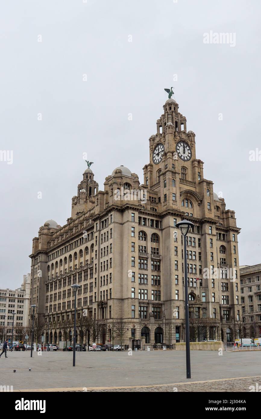 Liver buildings famous clock hi-res stock photography and images - Alamy