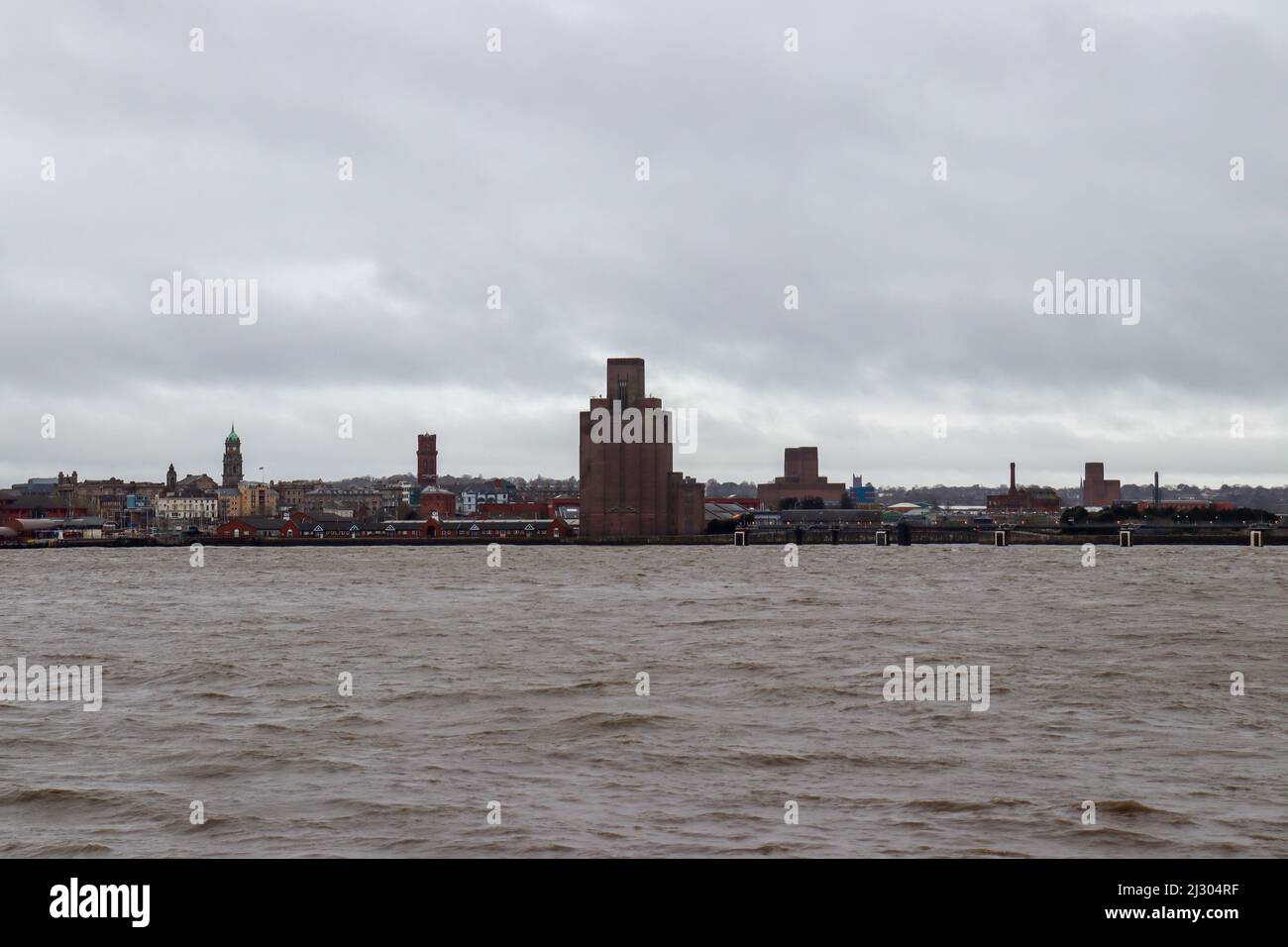River mersey promenade hi-res stock photography and images - Alamy