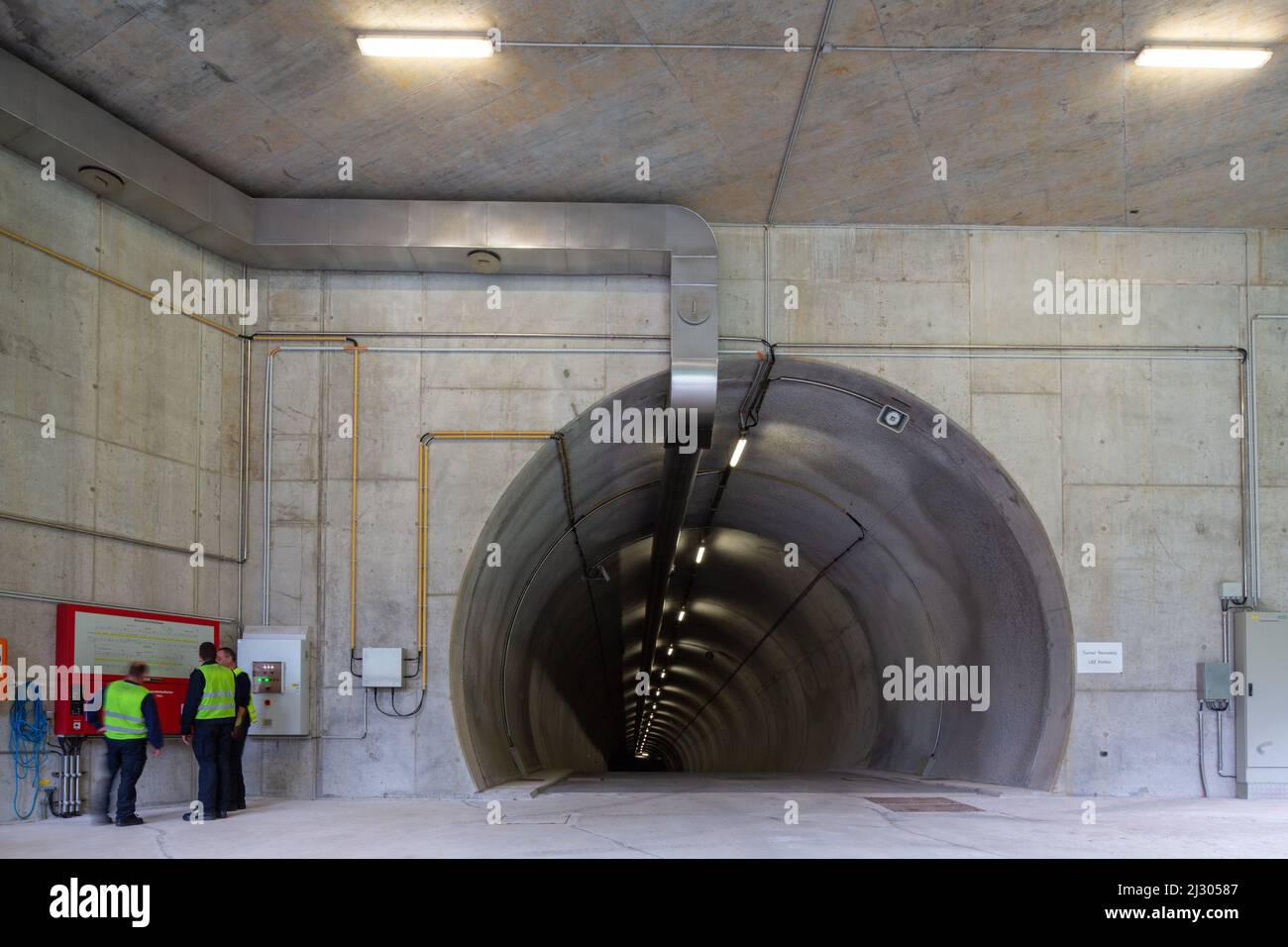 Ventilation tunnel and rescue tube of the Rennsteig tunnel, A 71 ...