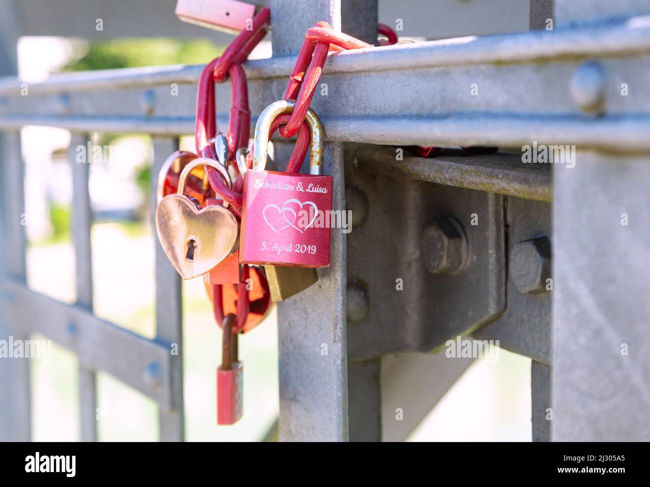 Bridge handrail locks love in hi-res stock photography and images - Alamy