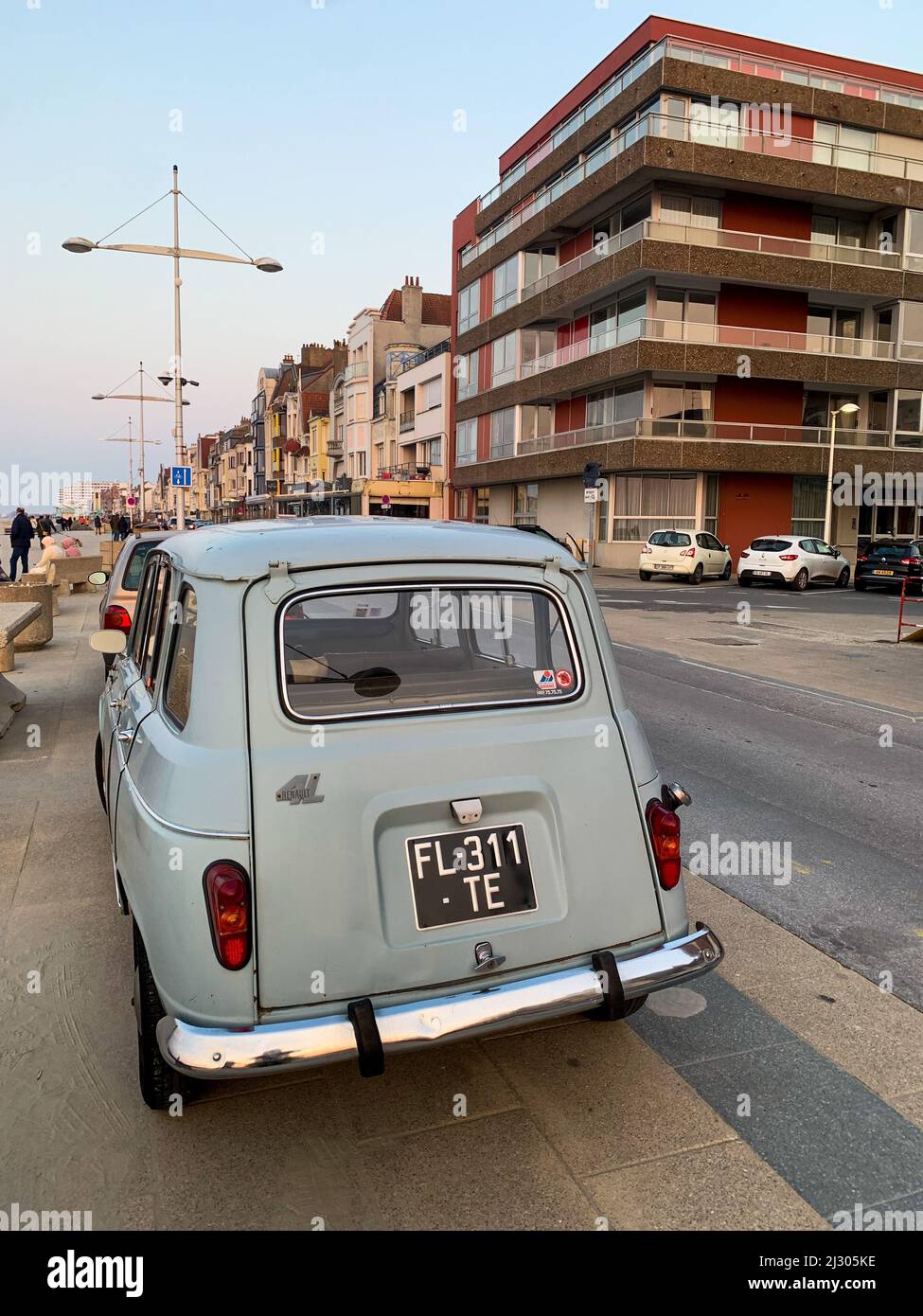 Vintage Renault 4L, Digue de Mer, Malo-les-Bains, Nord, Hauts-de-France ...