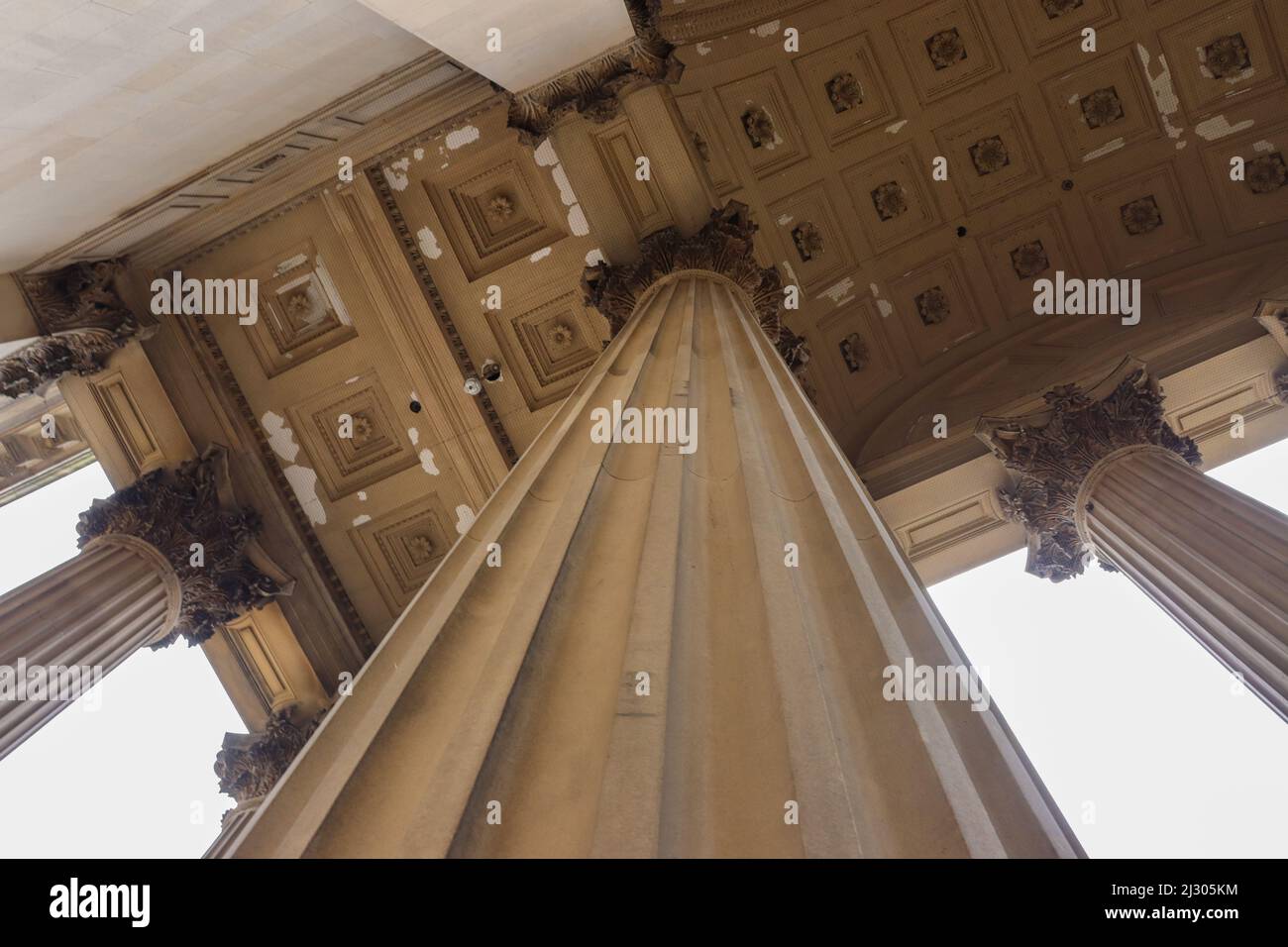 Columns on St Georges Hall, Architectural detail Stock Photo - Alamy