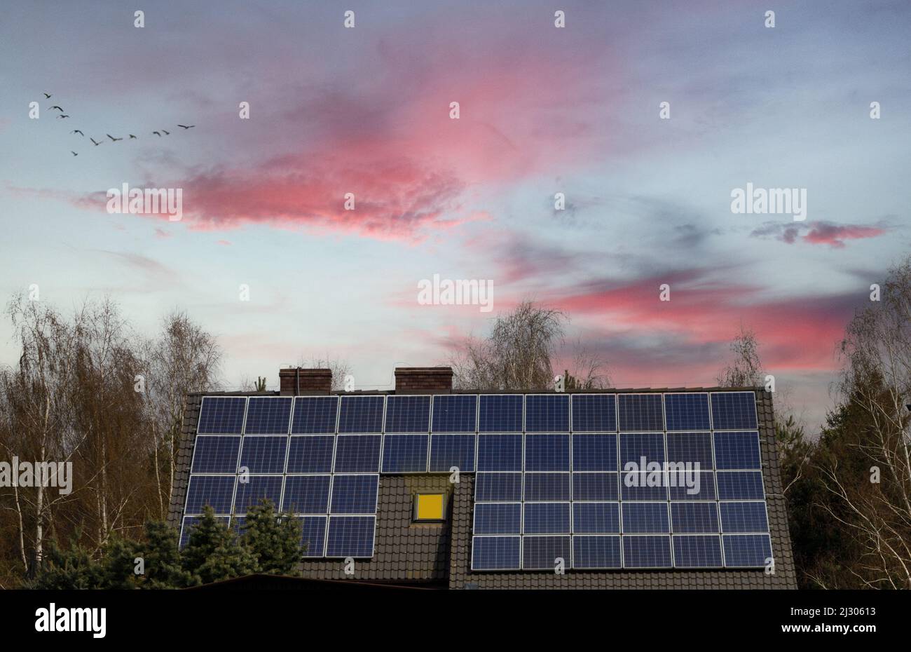 Large rooftop solar hi-res stock photography and images - Alamy