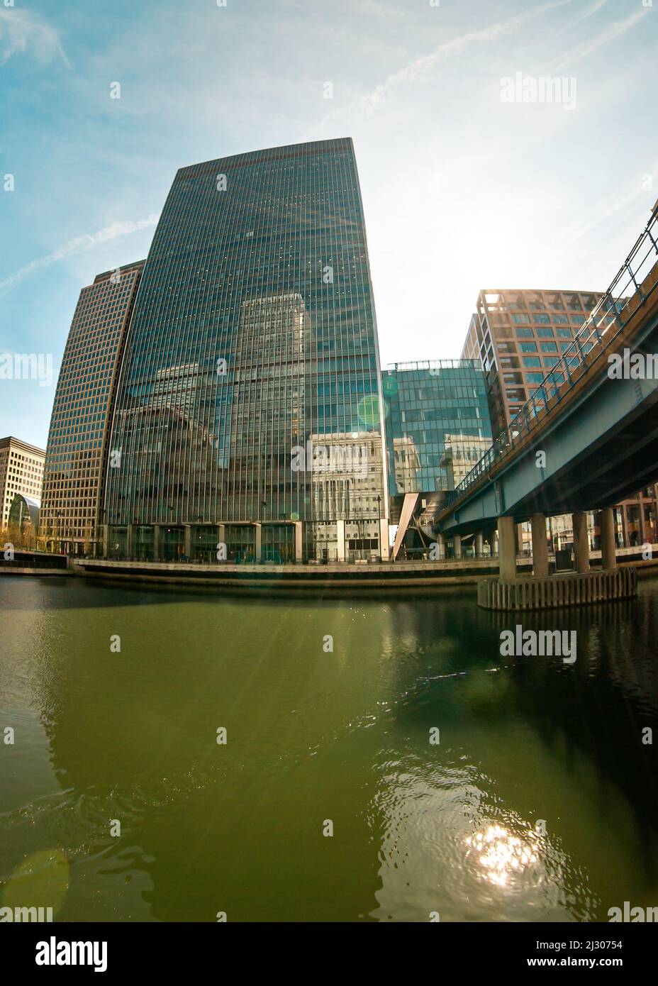 Tall building near london bridge hi-res stock photography and images ...
