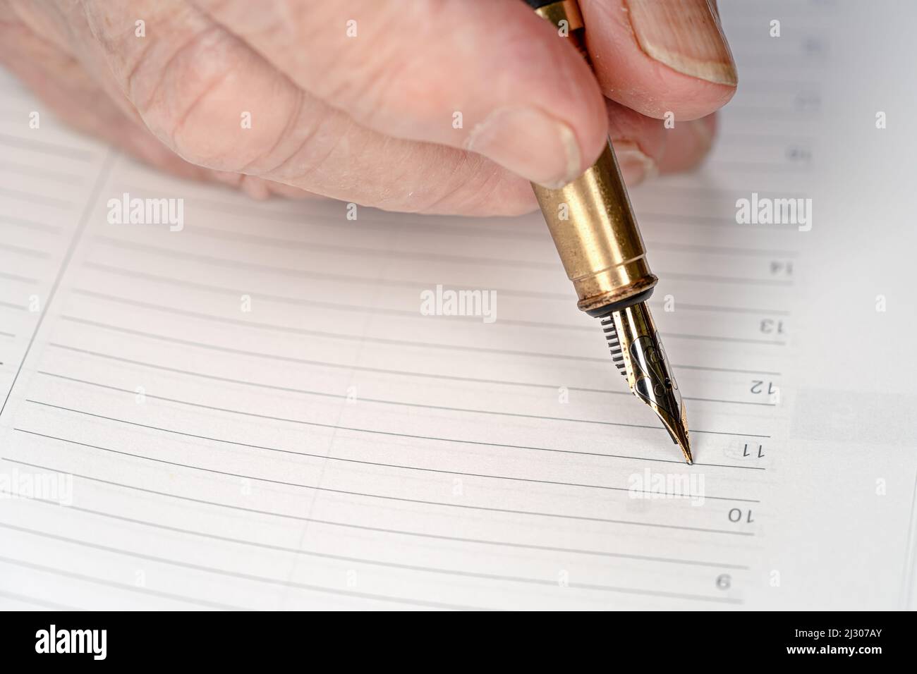 Golden fountain pen hi-res stock photography and images - Alamy