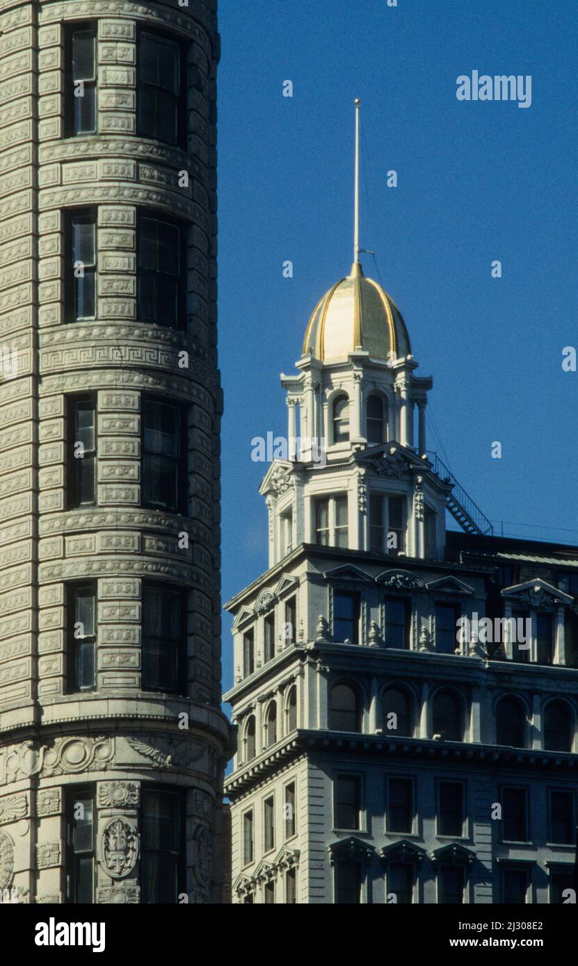 A quiet early morning in New York City: The famous Flatiron Building ...