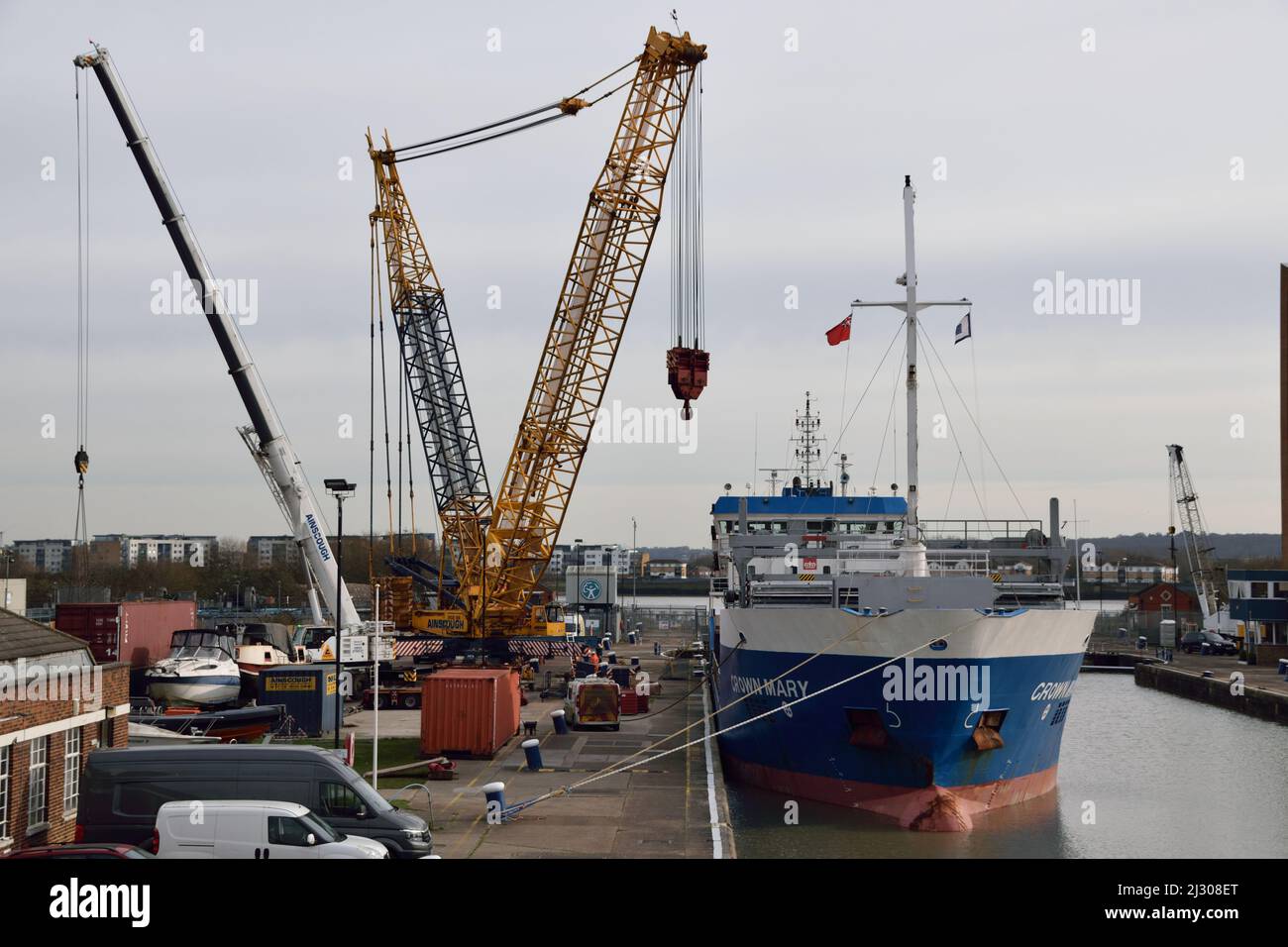 Liebherr LG 1550 lattice boom crane preparing to unload equipment from ...