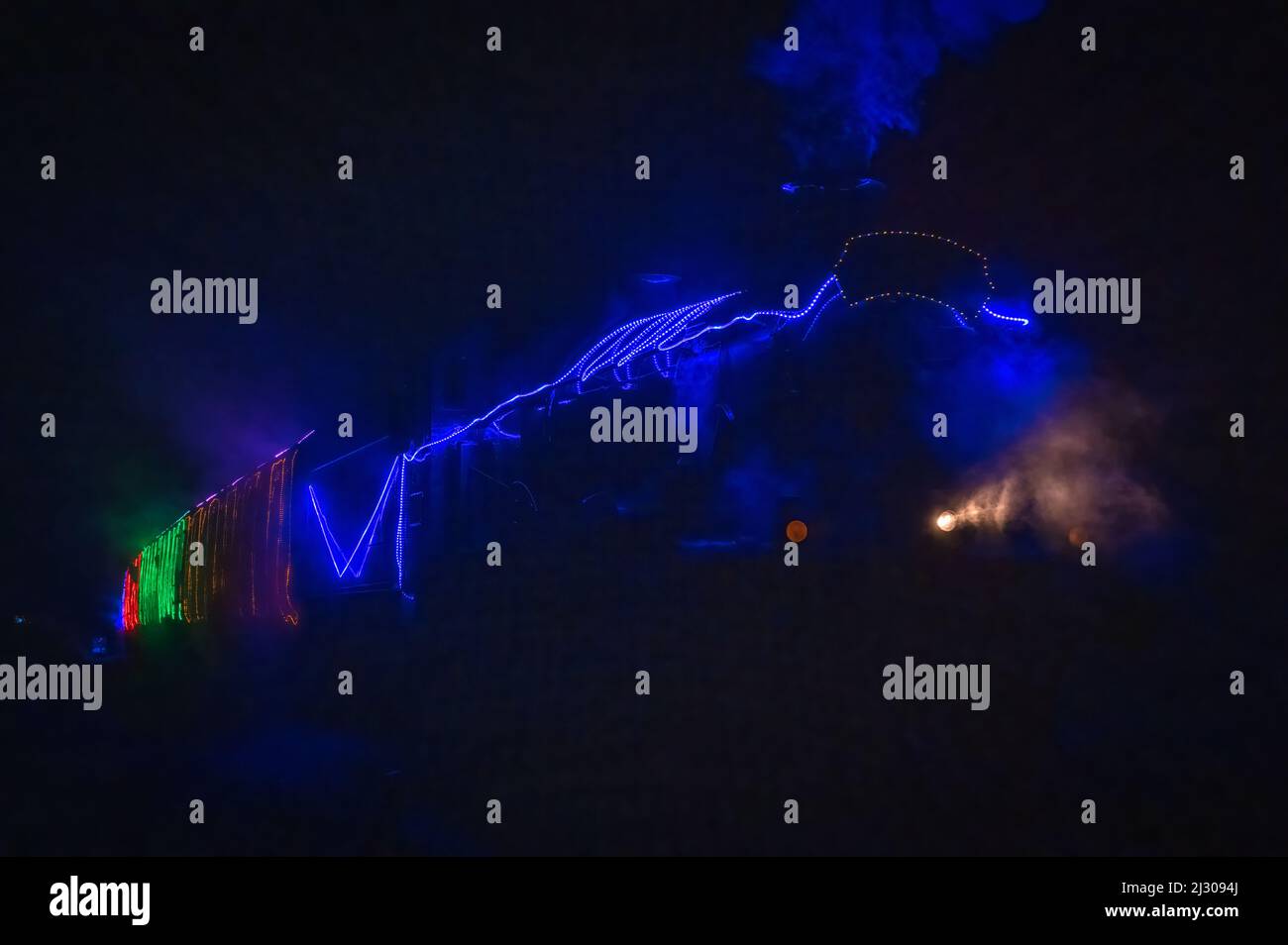 Steam locomotive 7828 Odney Manor pulling the 'Winter Lights' Christmas ...