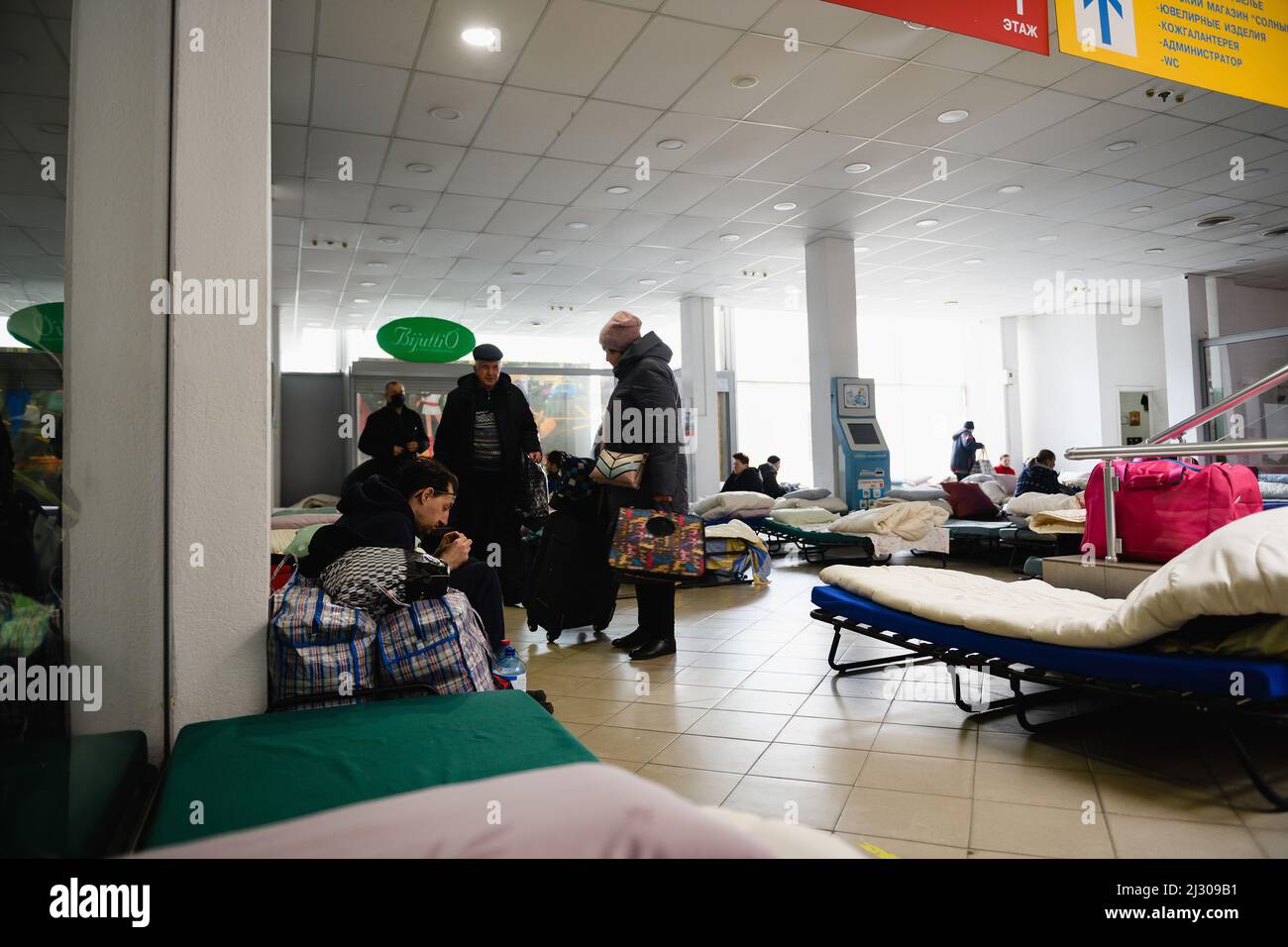 Refugee beds hi-res stock photography and images - Alamy