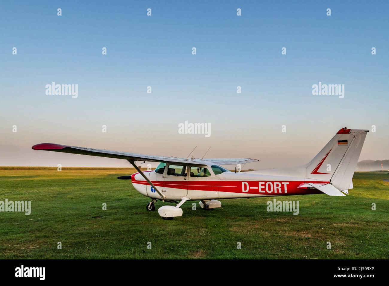 Pit plane hi-res stock photography and images - Alamy