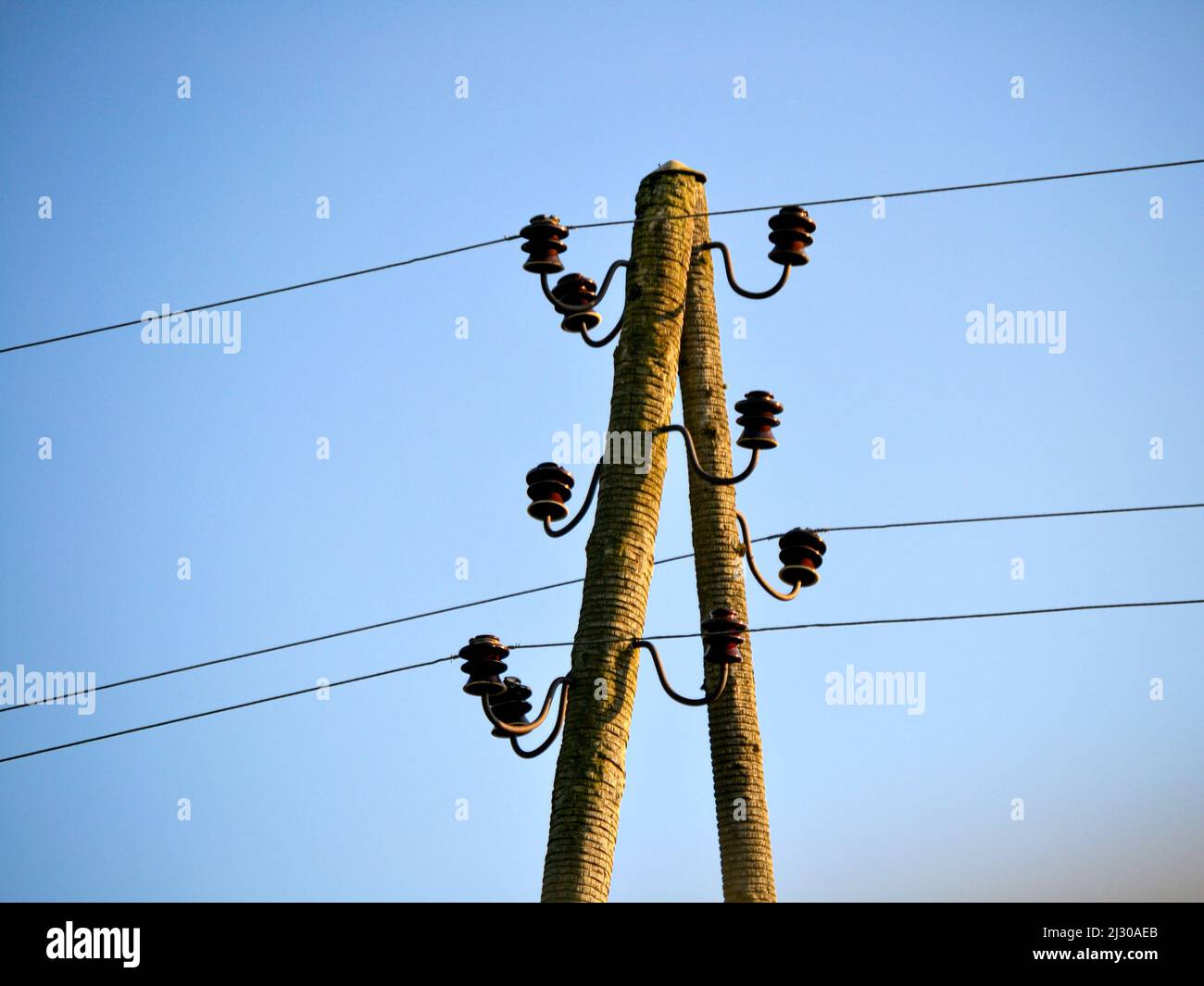 Electric box pole cable hi-res stock photography and images - Alamy