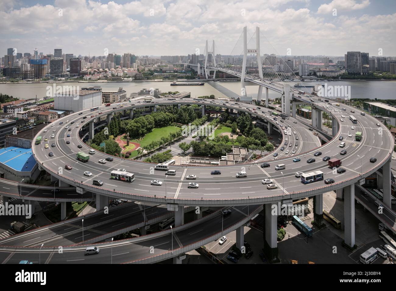 Circular driveway hi-res stock photography and images - Alamy