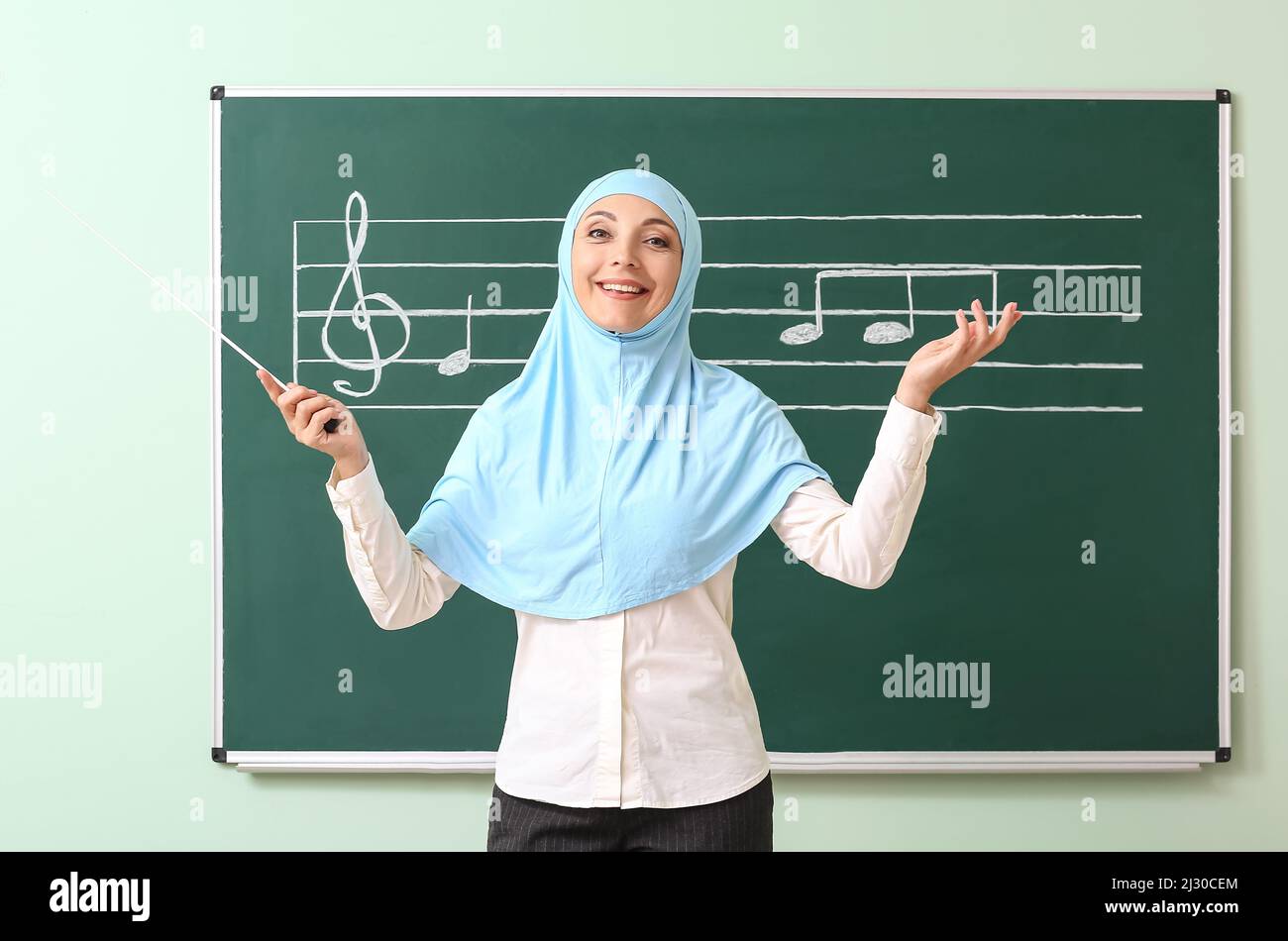Muslim teacher classroom hi-res stock photography and images - Alamy