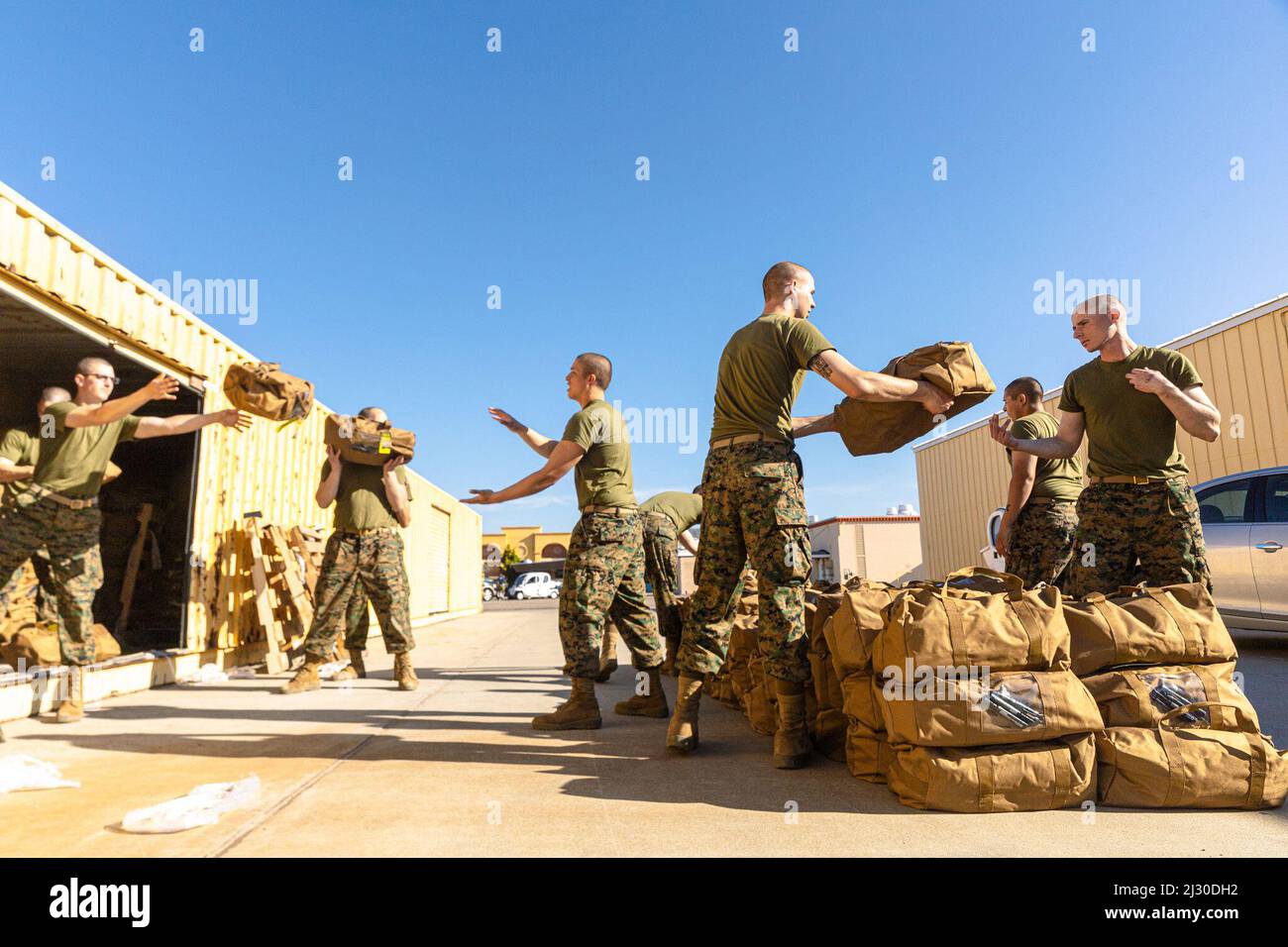 Marine corps team work hi-res stock photography and images - Alamy